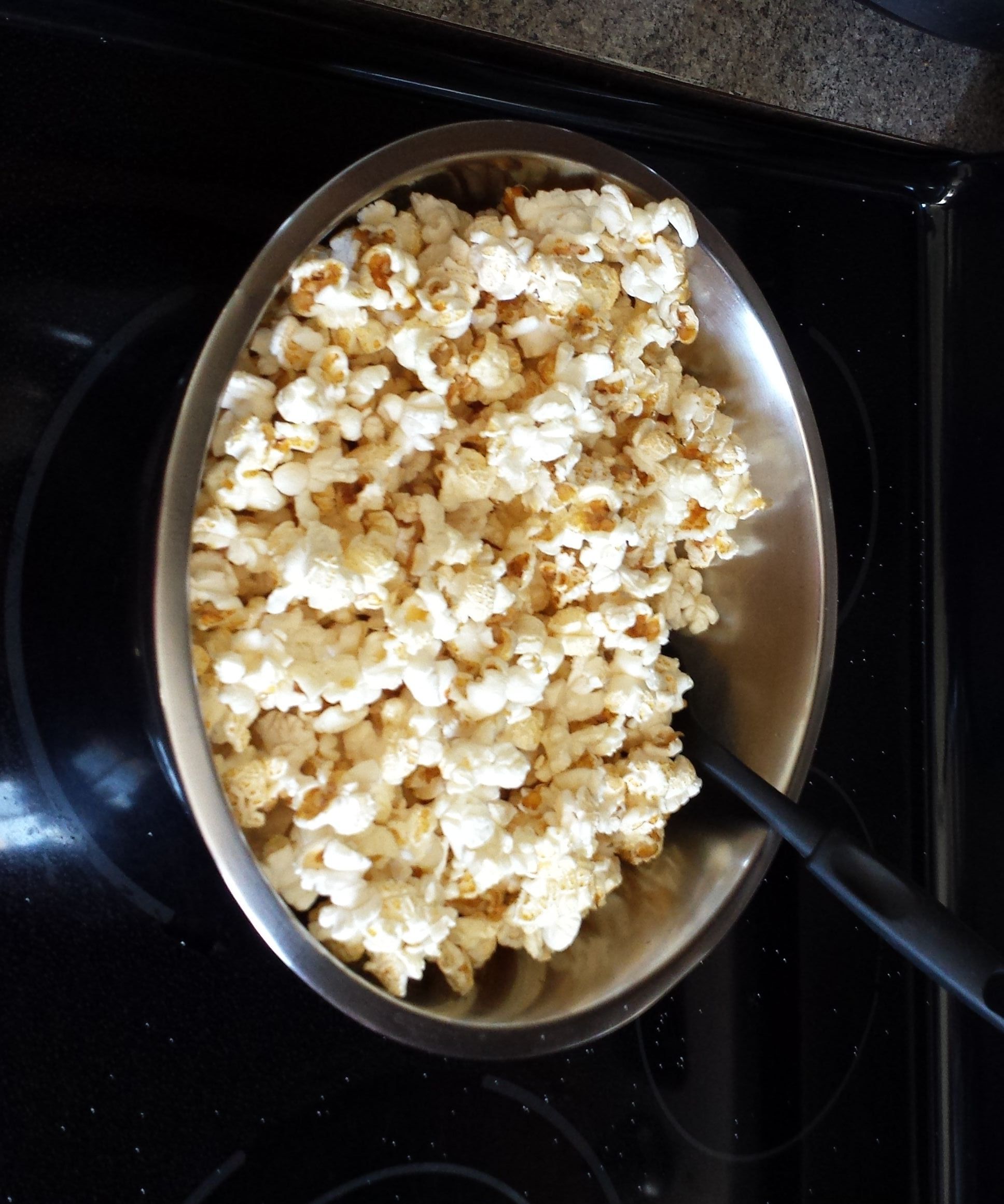 How to Make Kettle Corn With a Whirley Pop Machine on an Electric Stove ...