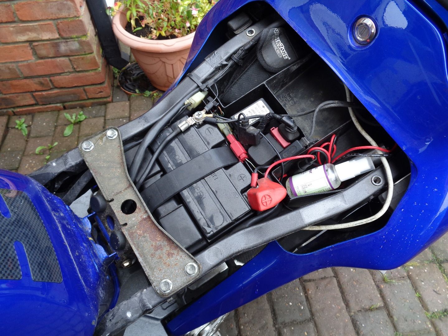 Jump Starting a Motorbike From a Power Bank Starter : 3 Steps (with ...
