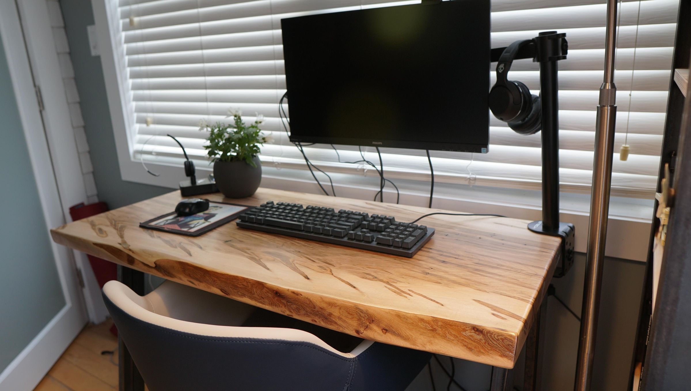 How to Make a Live Edge Desk : 5 Steps (with Pictures) - Instructables