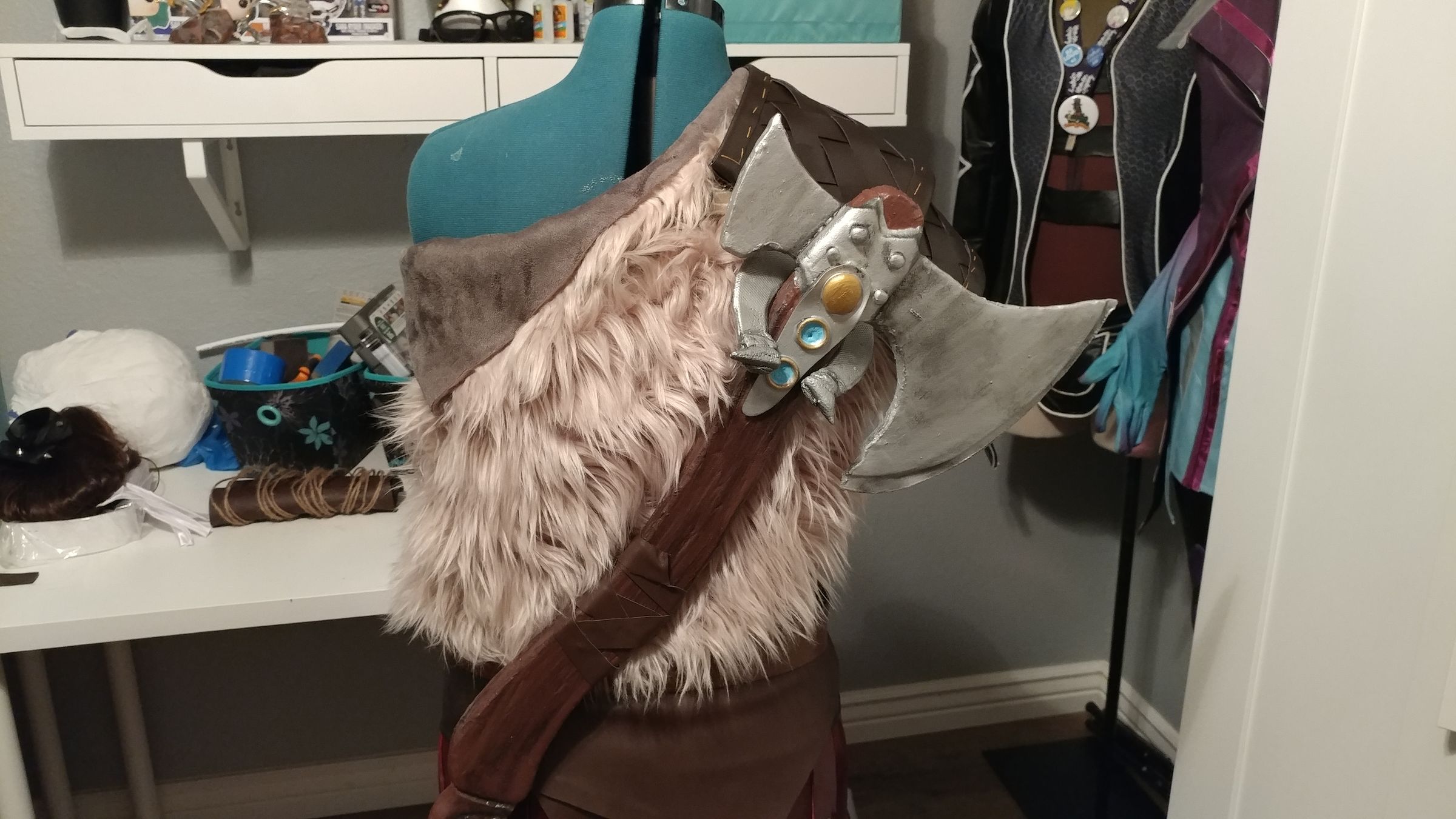 Fem Kratos Cosplay Build : 5 Steps (with Pictures) - Instructables