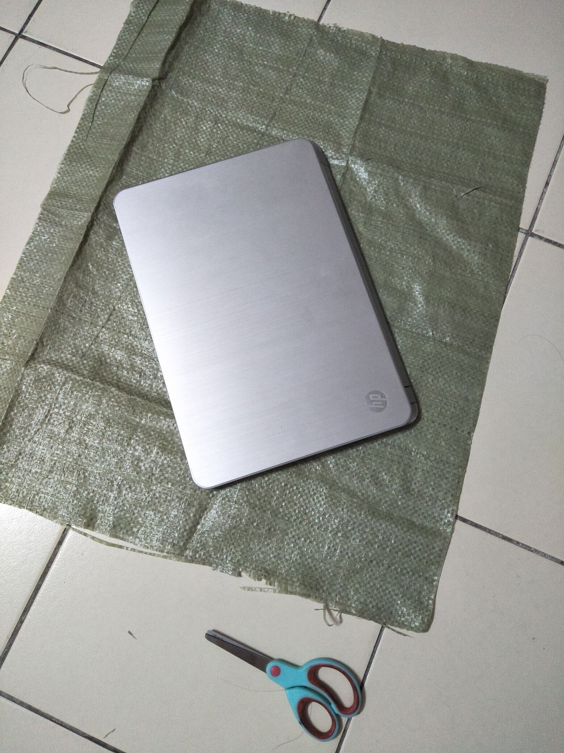 Woven Duct Tape Laptop Sleeve : 12 Steps - Instructables