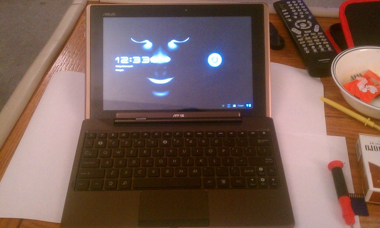 How to Disassemble the ASUS Transformer TF101 Keyboard Dock : 6 Steps ...