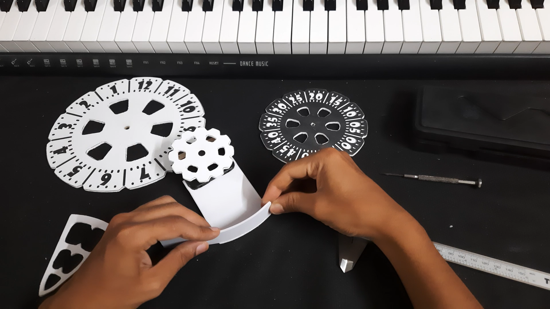 How to Make a Clock That Tells Time With a Twist...? : 8 Steps (with ...