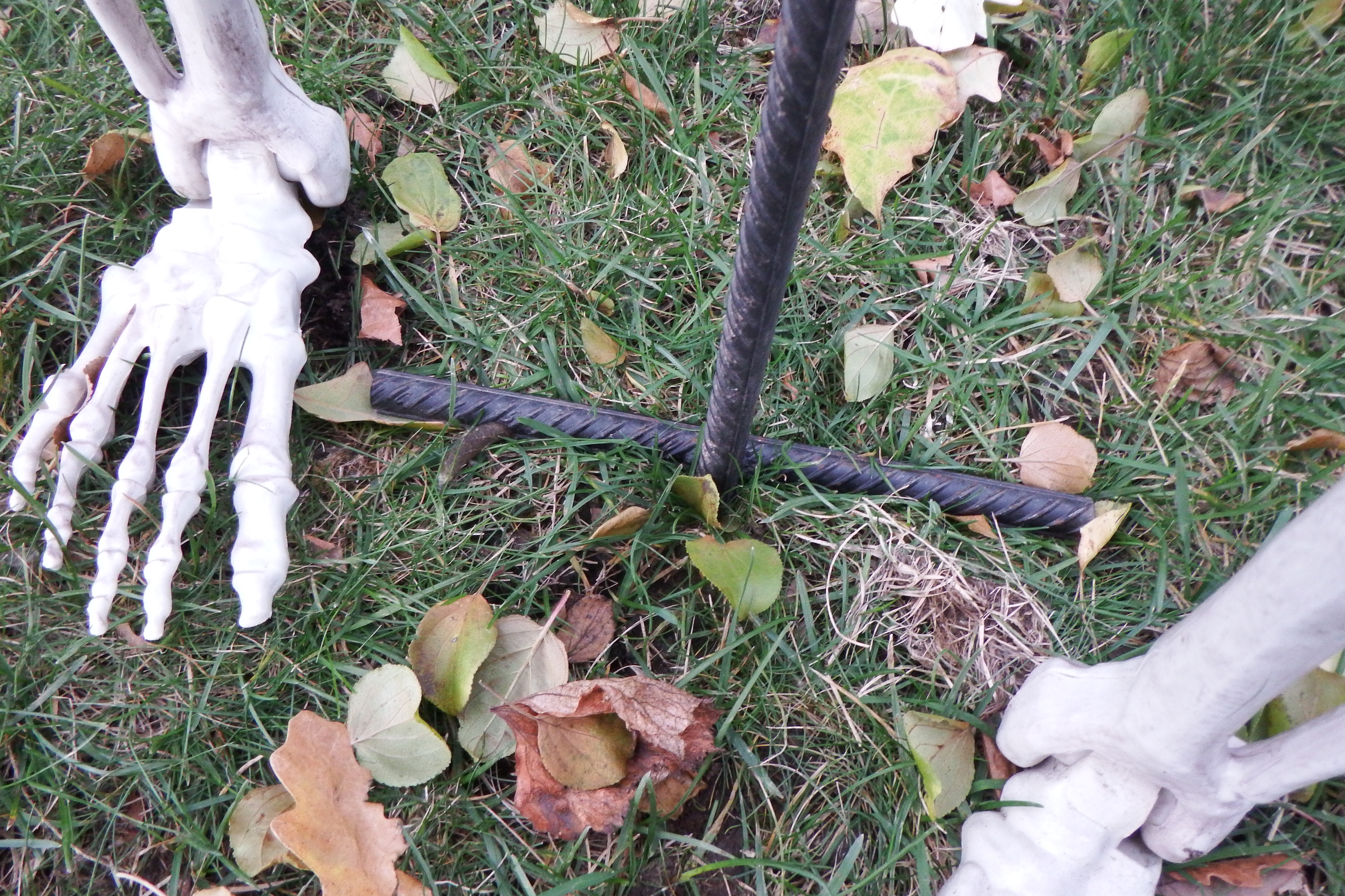 Hack and Repair Plastic Halloween Skeletons : 9 Steps - Instructables