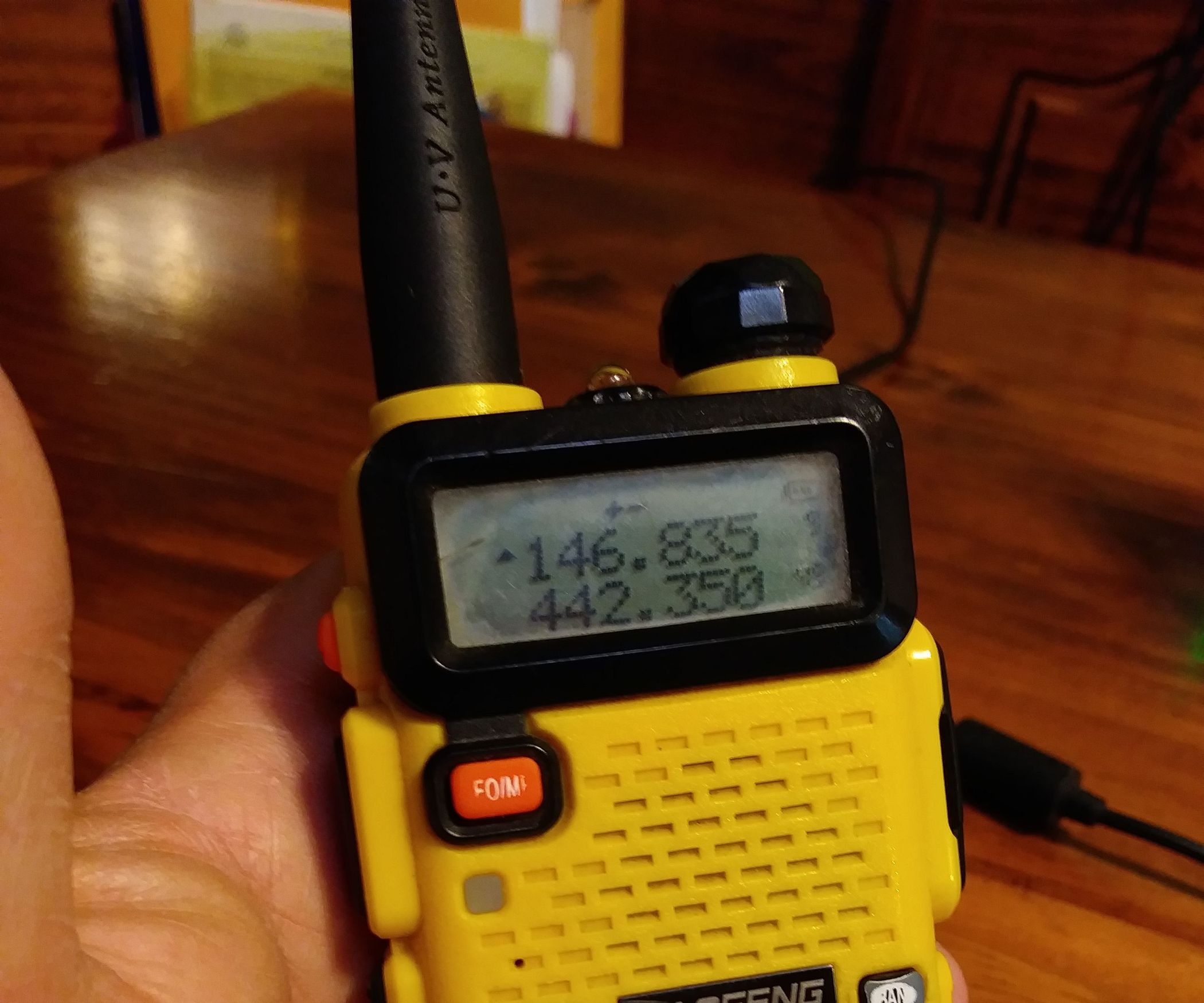 How to Fix a Scratchy Volume Control on a Baofeng UV5R Amateur Radio ...