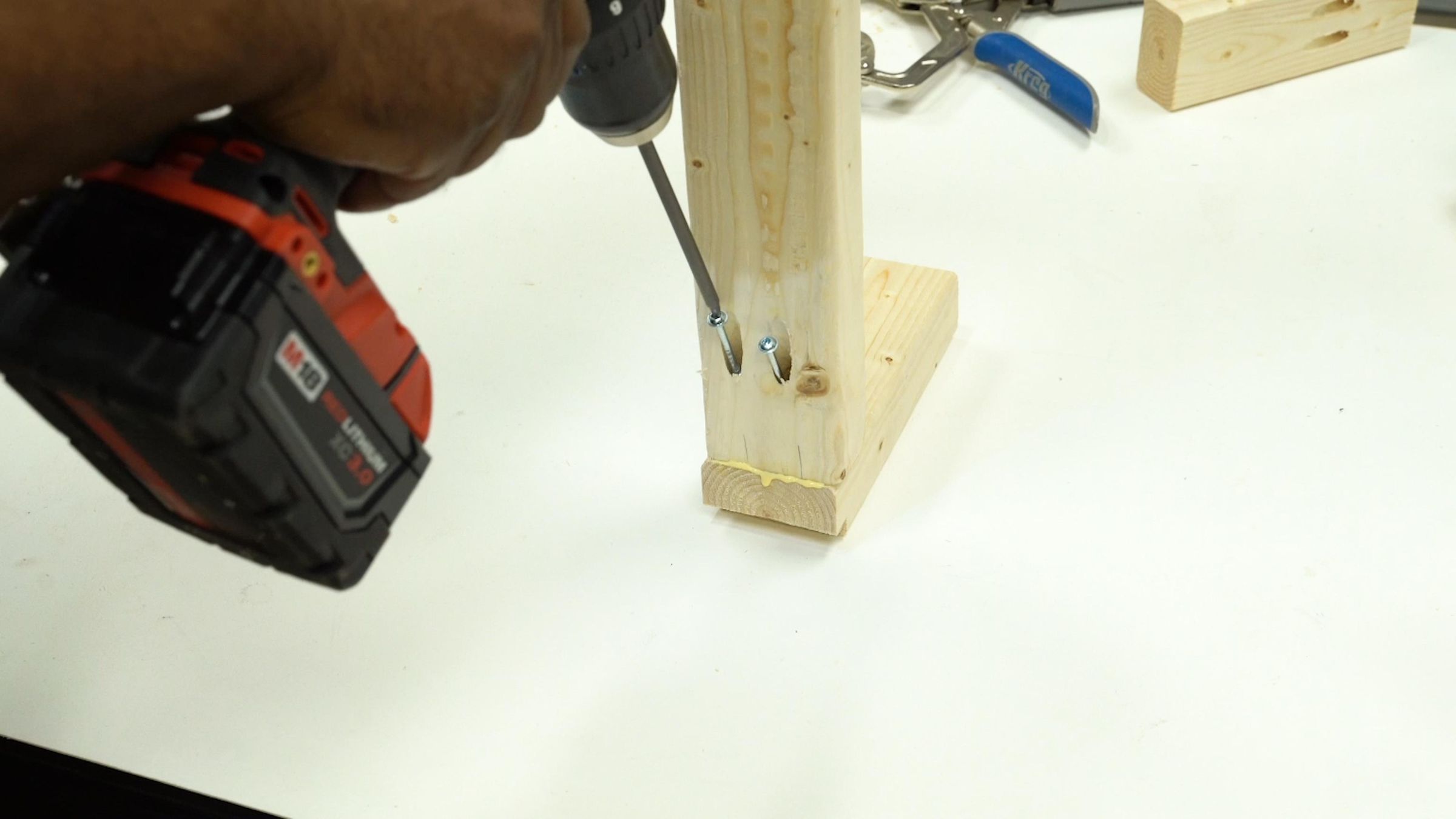 How to Build a Portable Pallet Wall : 10 Steps (with Pictures ...
