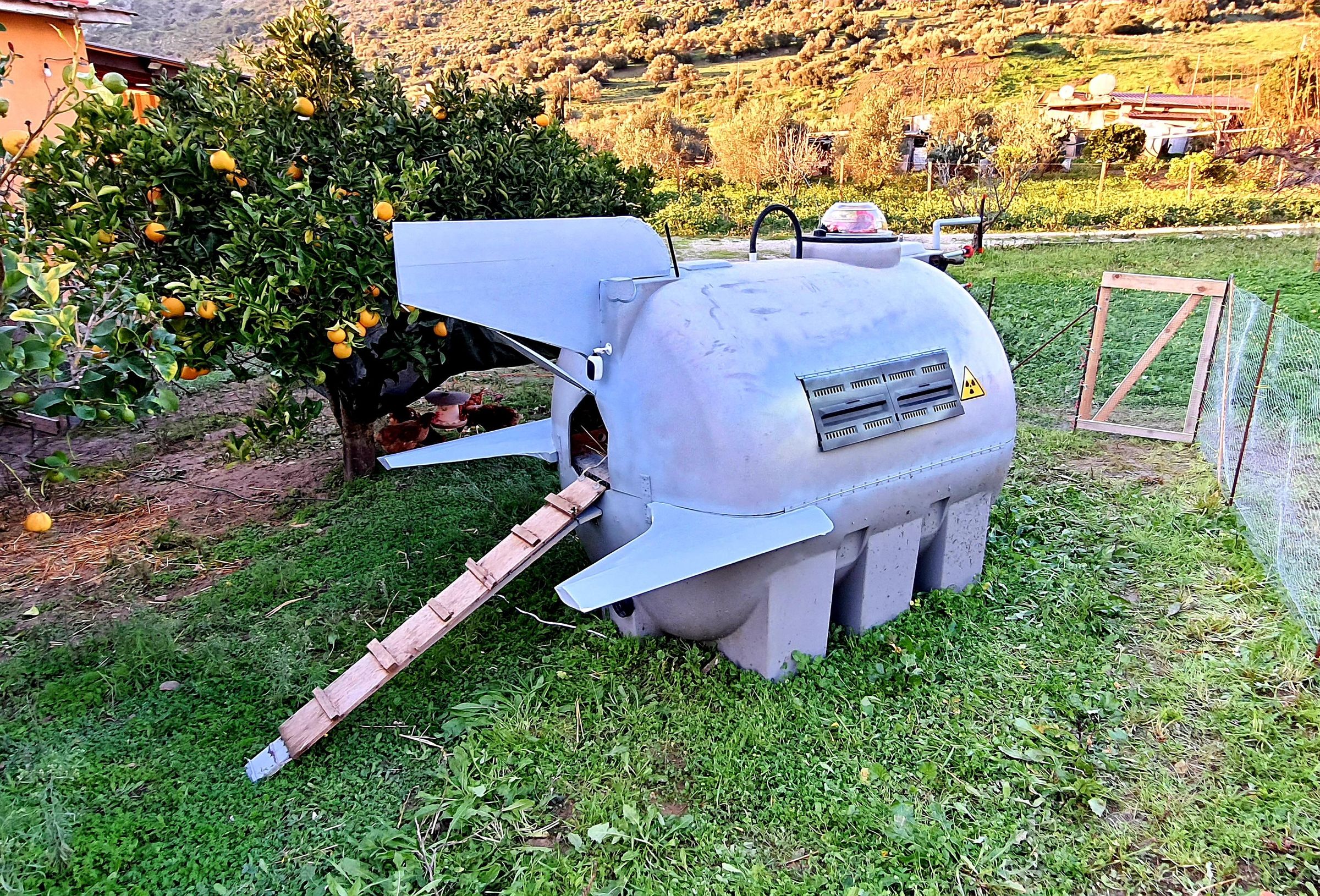 Space Chicken Spaceship Chicken Coop : 13 Steps (with Pictures ...