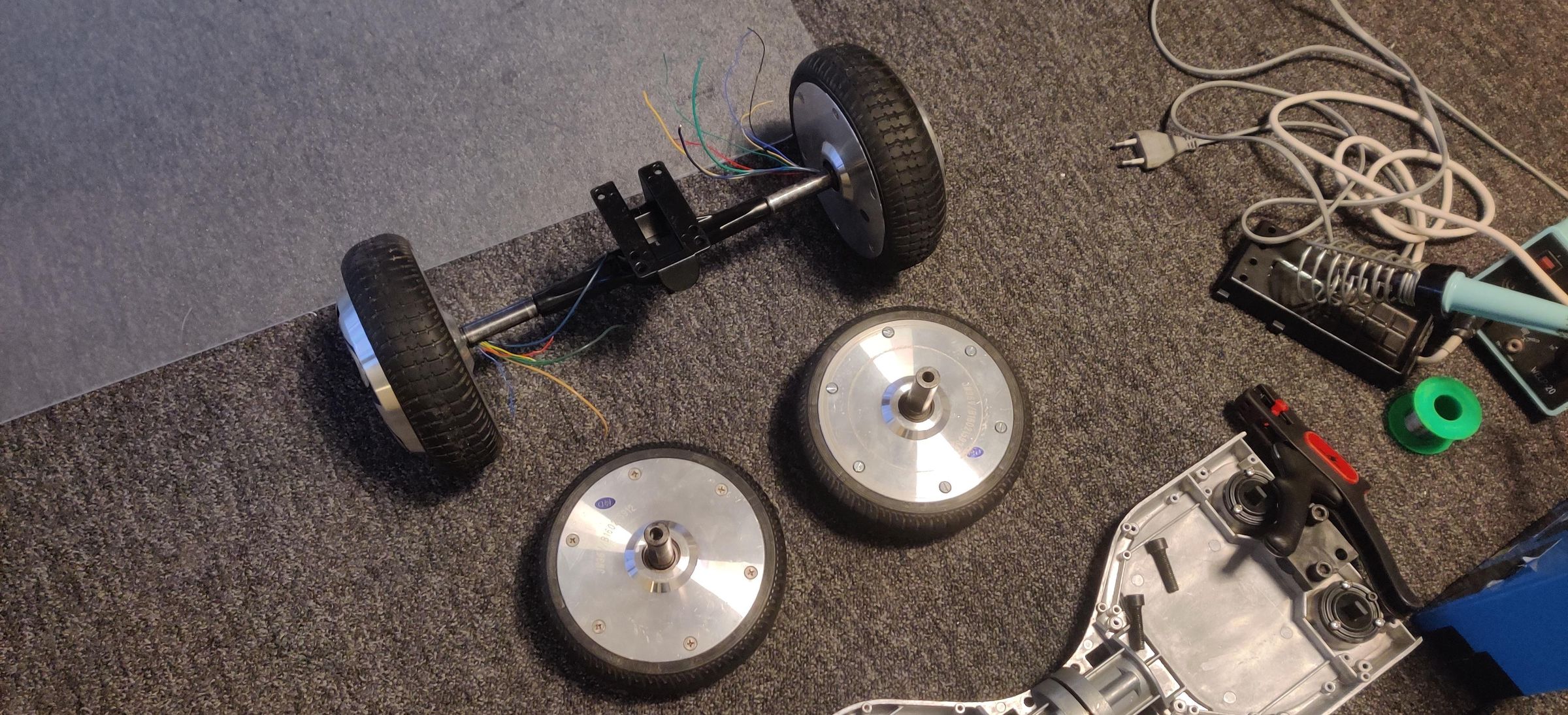 Mounting Hoverboard Wheels Securely and Easily Onto Stateboard ...