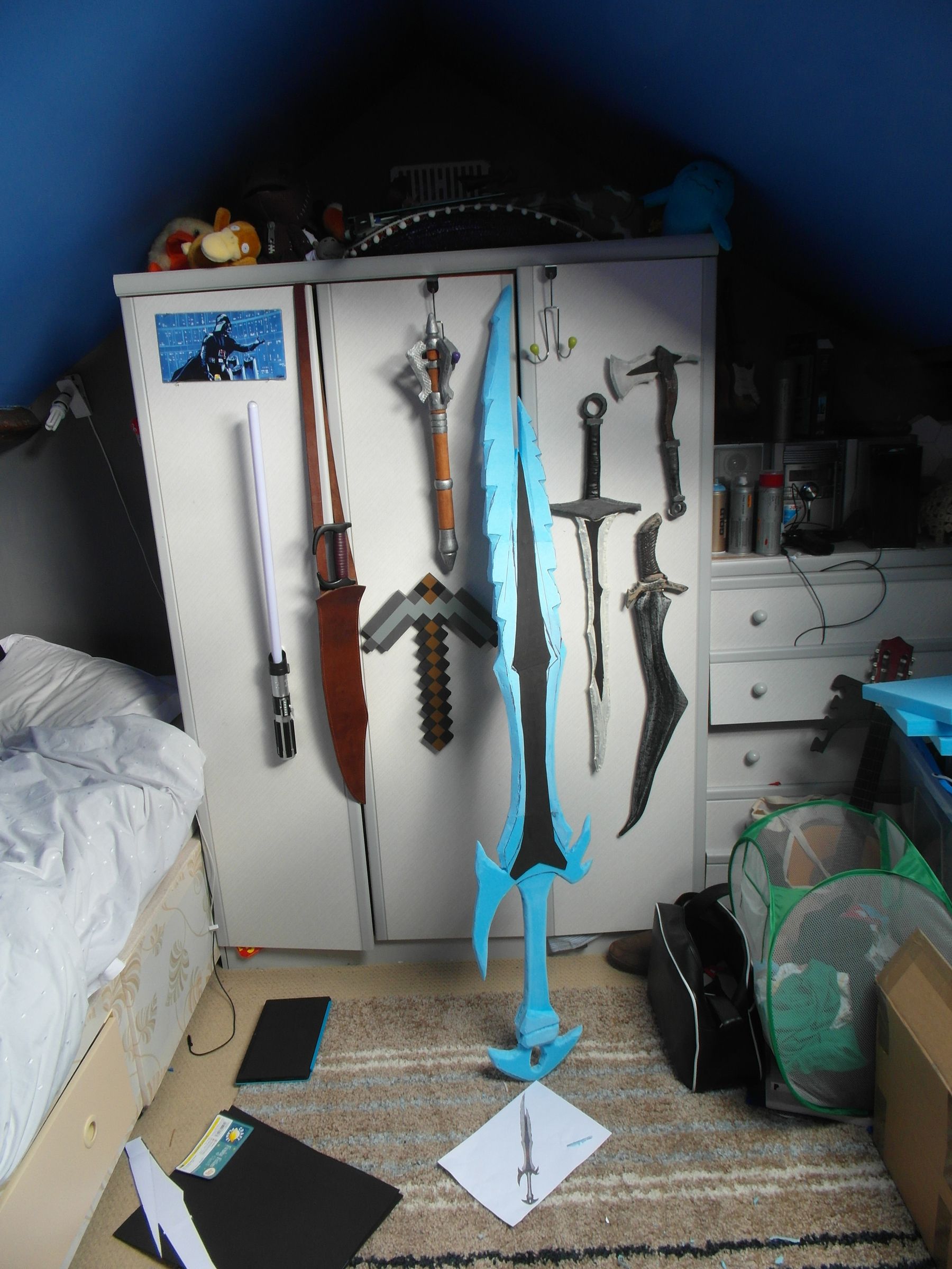 6ft Long Skyrim: Daedric Great Sword. : 4 Steps - Instructables