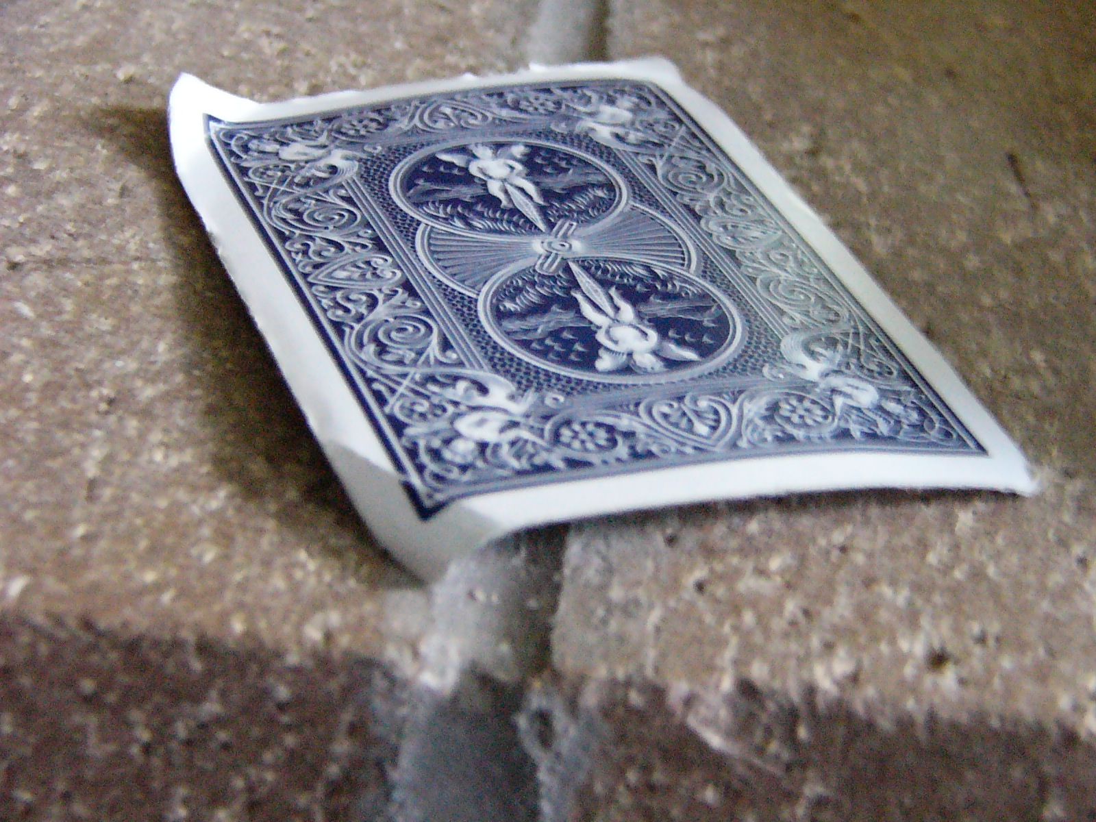 How to Card Throw : 4 Steps - Instructables