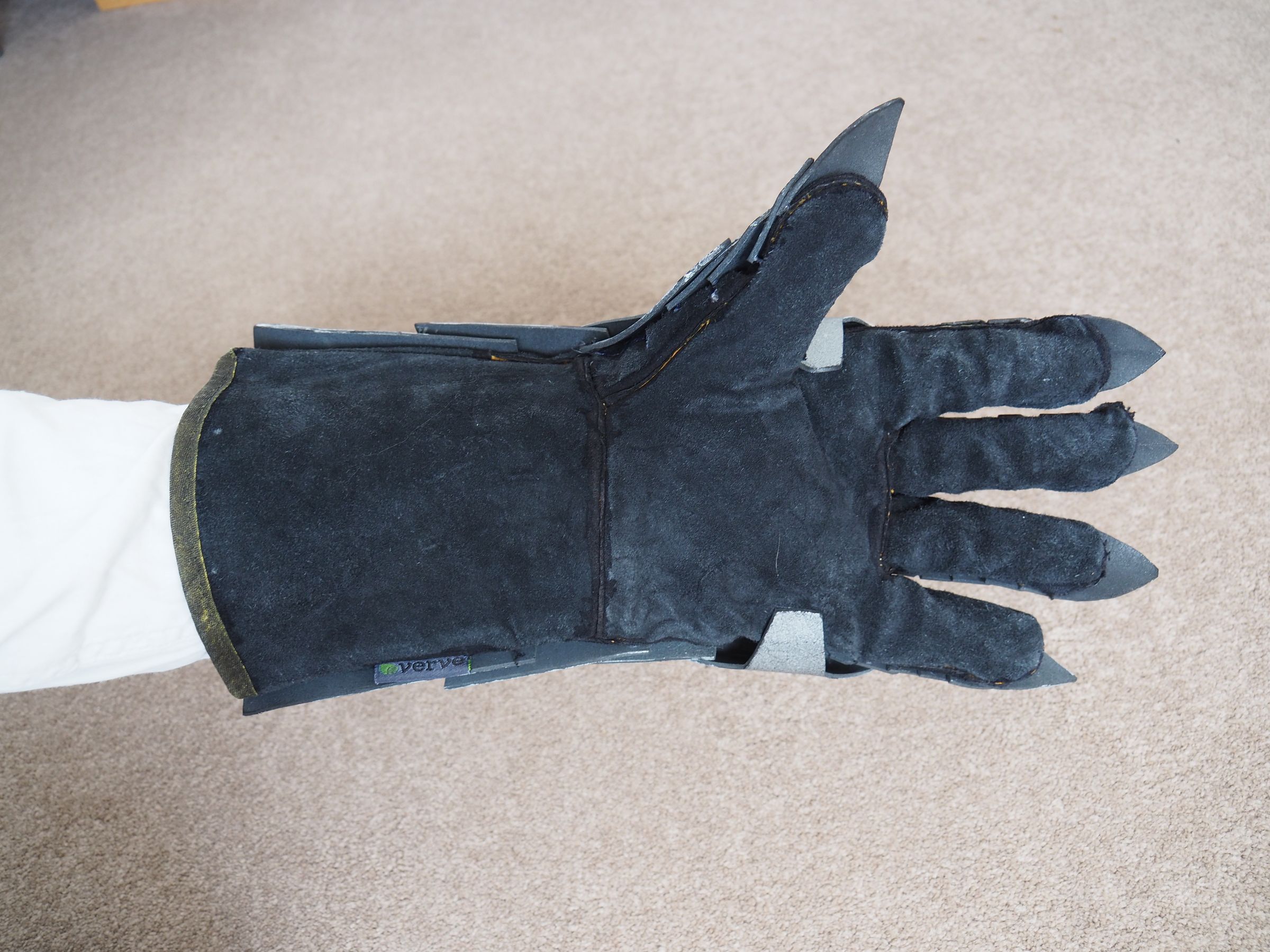 Ring Wraith Gauntlets : 9 Steps (with Pictures) - Instructables