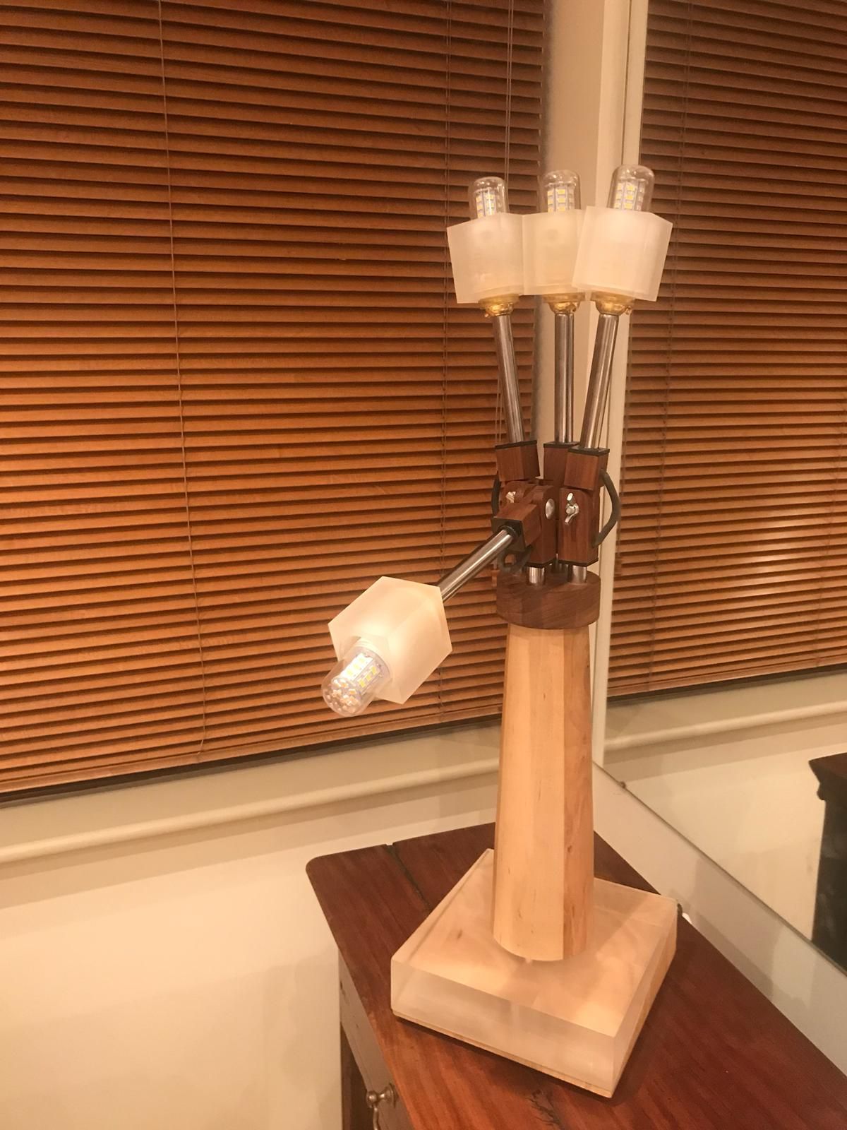 Eccentric Articulated Lamp ::) : 7 Steps (with Pictures) - Instructables