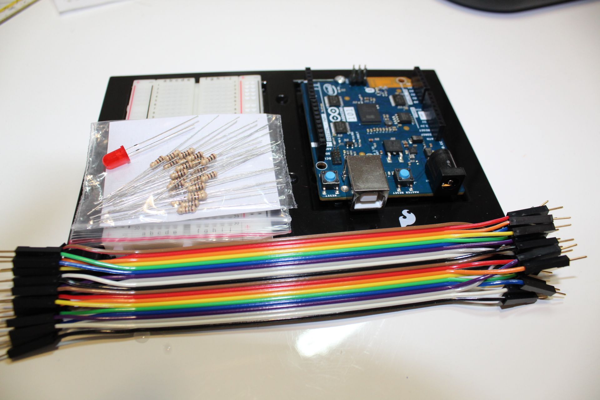 Using the Arduino 101 Essentials: Lesson 1 - Blinking LED : 5 Steps ...