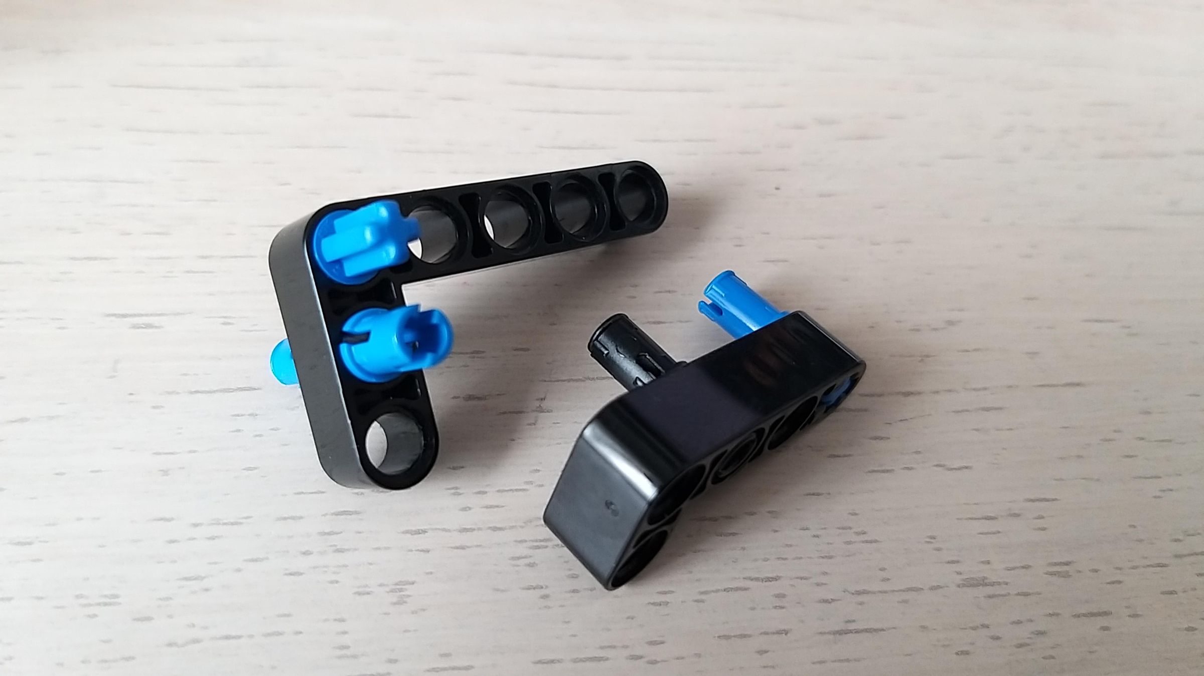Lego Headphone Holder : 4 Steps - Instructables