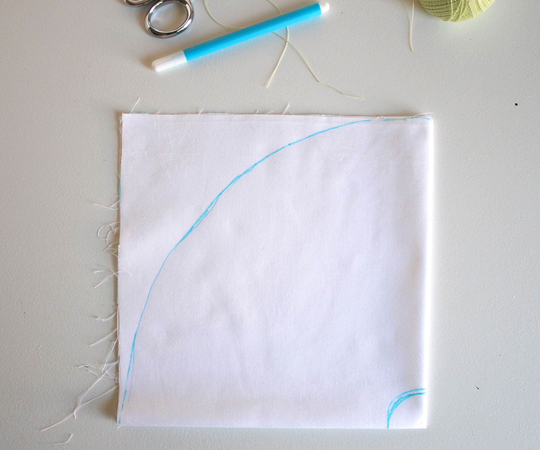 How to Make a Tree Skirt : 8 Steps (with Pictures) - Instructables