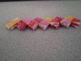 How to Make a Starburst (or Bubble Gum) Wrapper Chain : 4 Steps ...