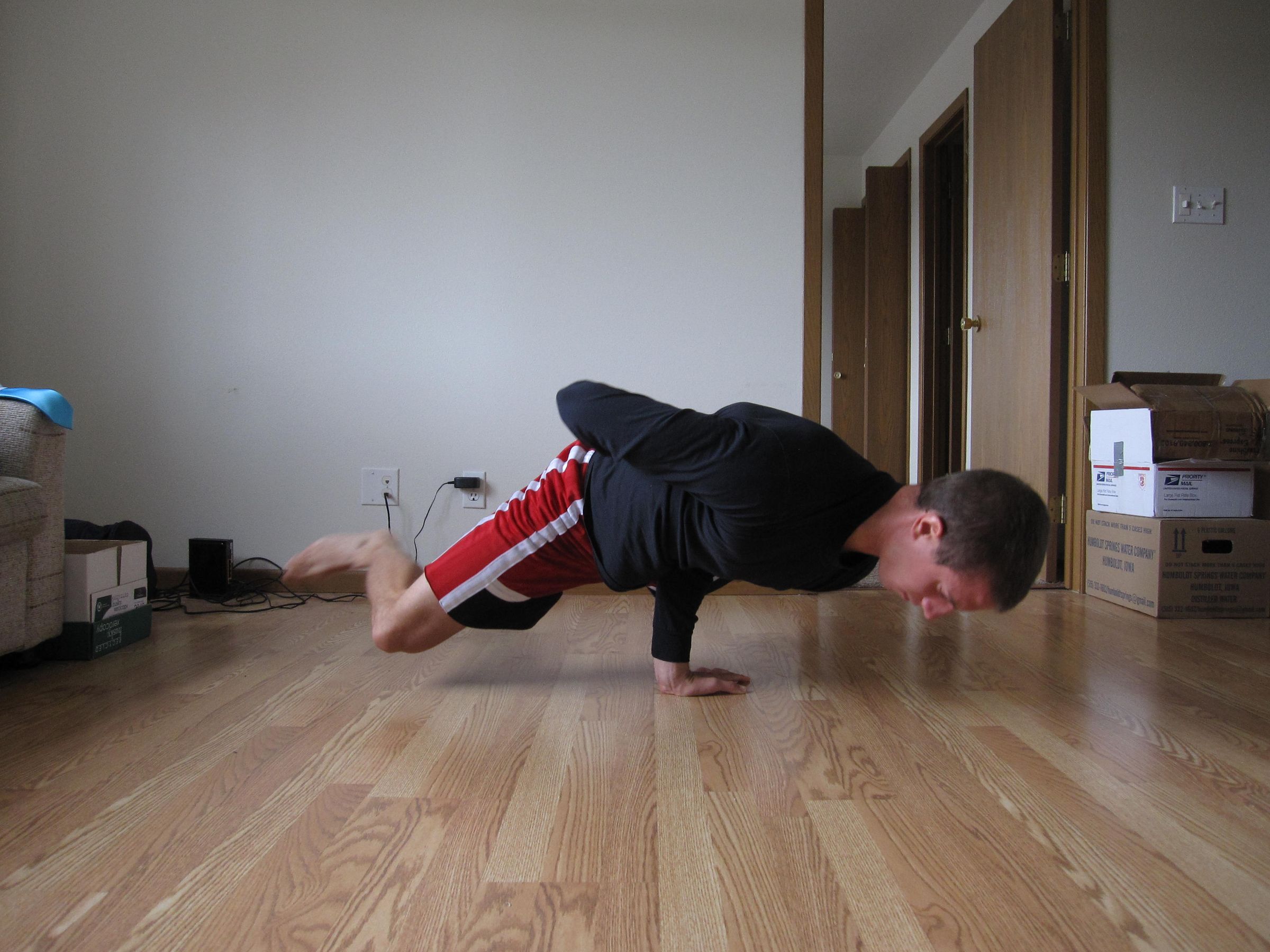 Learn Basic Breakdancing Freezes and Footwork : 5 Steps (with Pictures ...