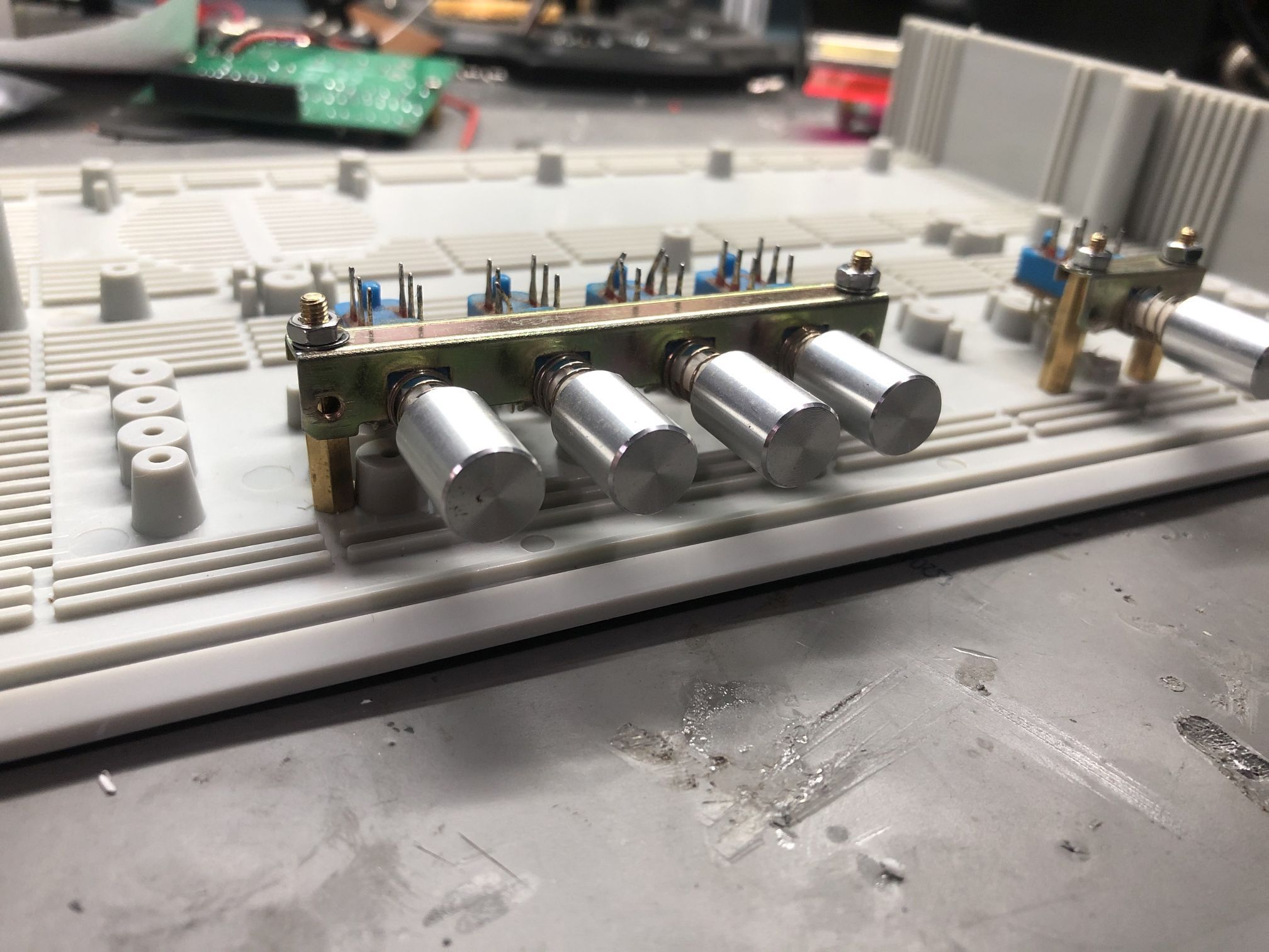 Build This 5Hz to 400KHz LED Sweep Signal Generator From Kits : 8 Steps ...