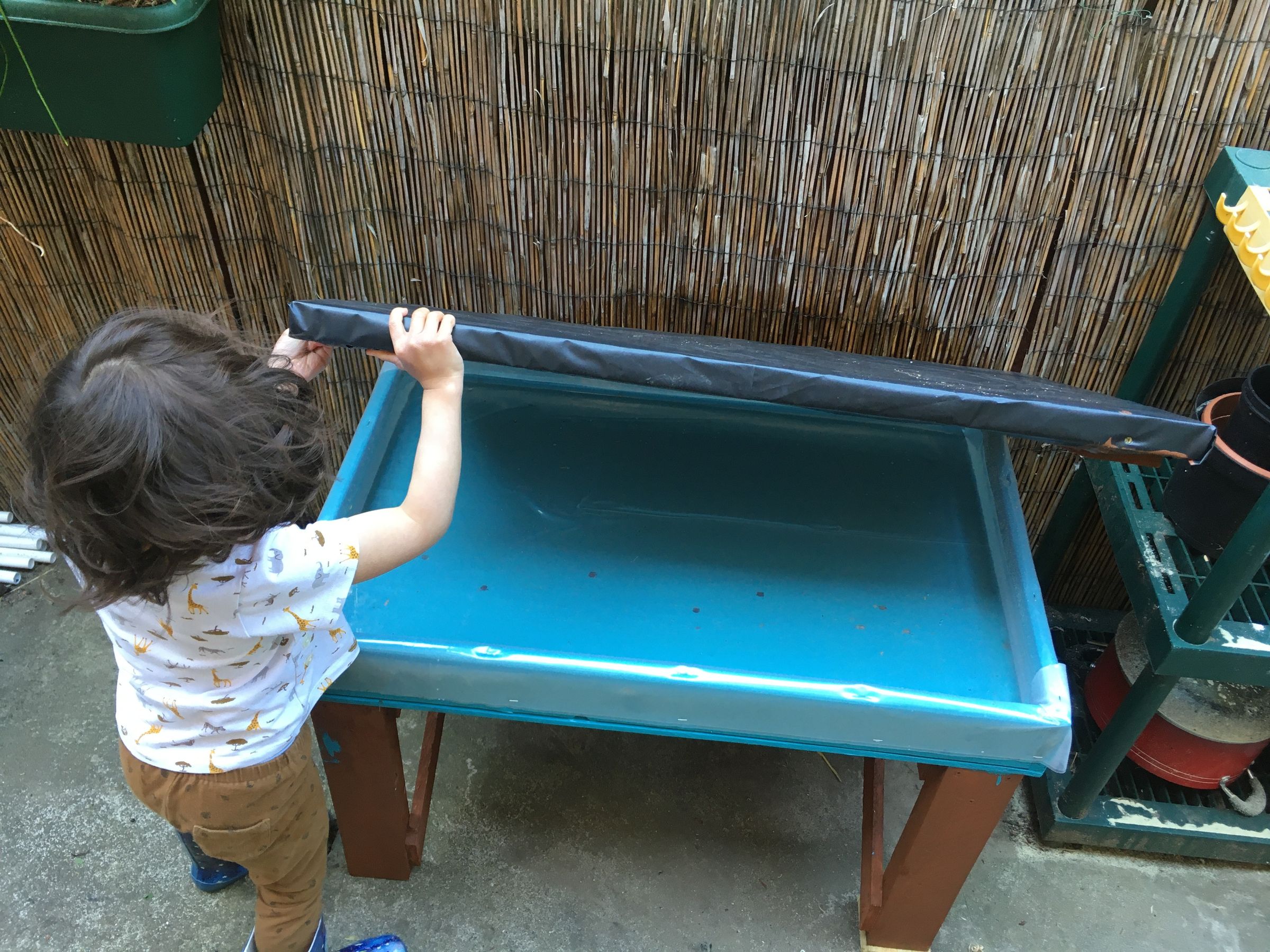 Quick & Cheap Outdoor Water Tray for Kids : 16 Steps (with Pictures ...