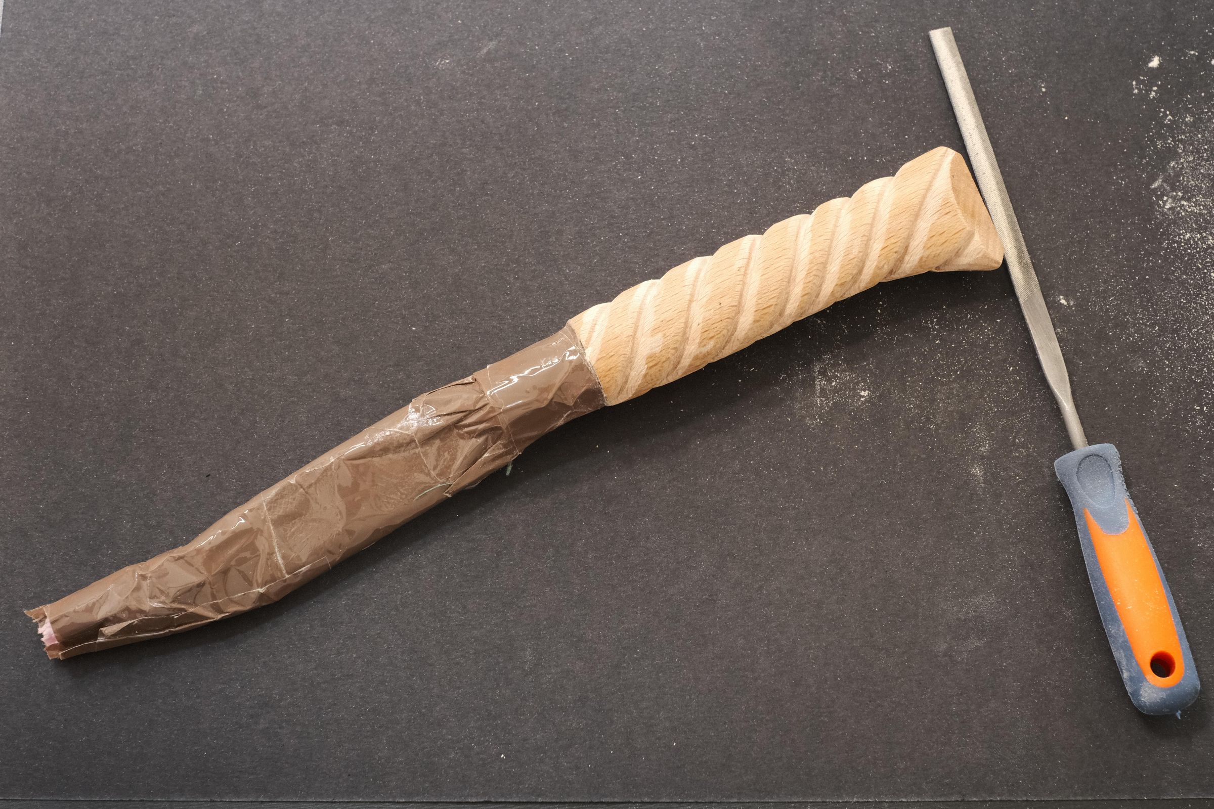How to Sculpt a Wooden Handle Knife : 11 Steps (with Pictures ...