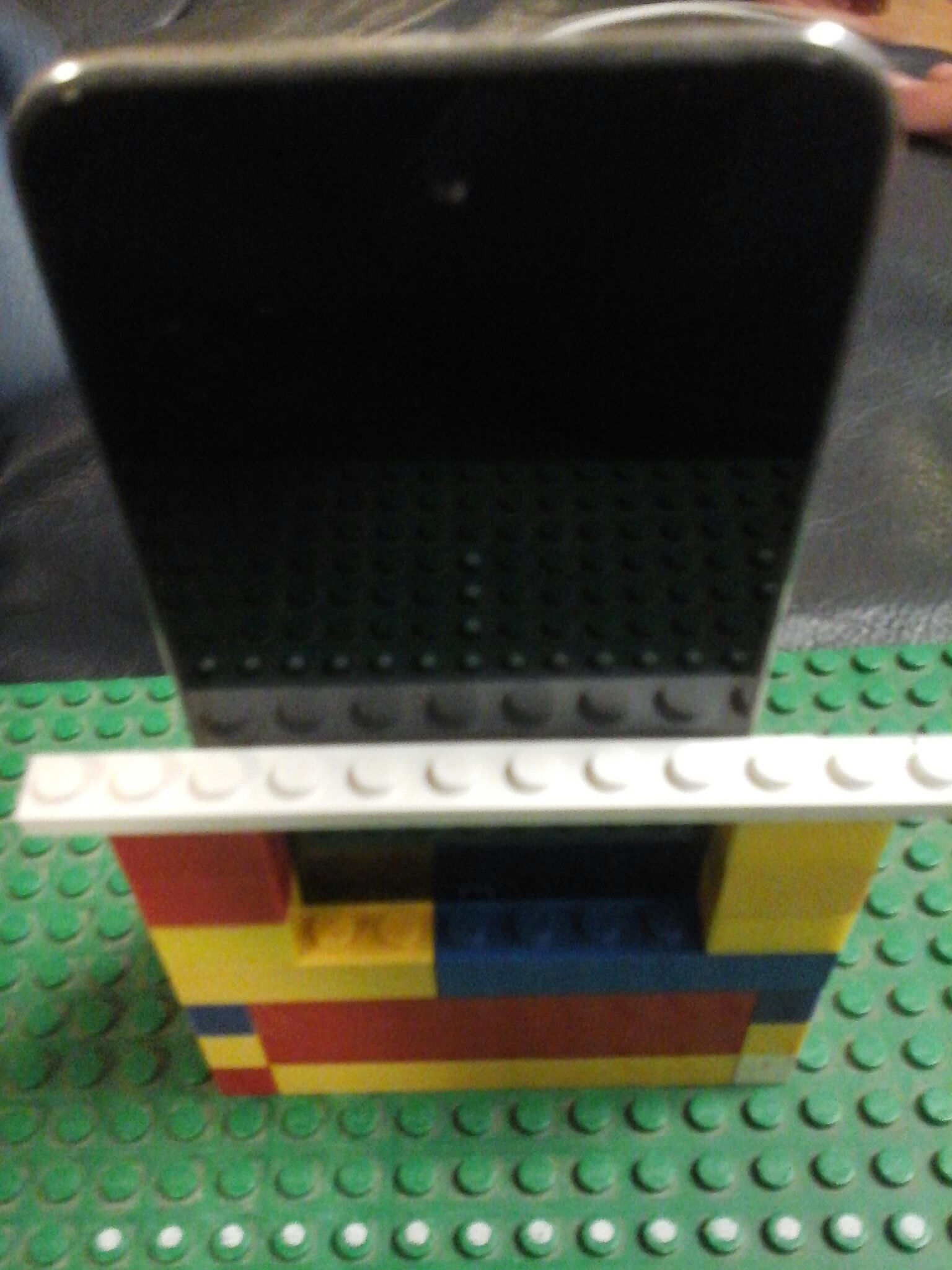 Easy Ipod Docking Station(Lego) : 7 Steps - Instructables