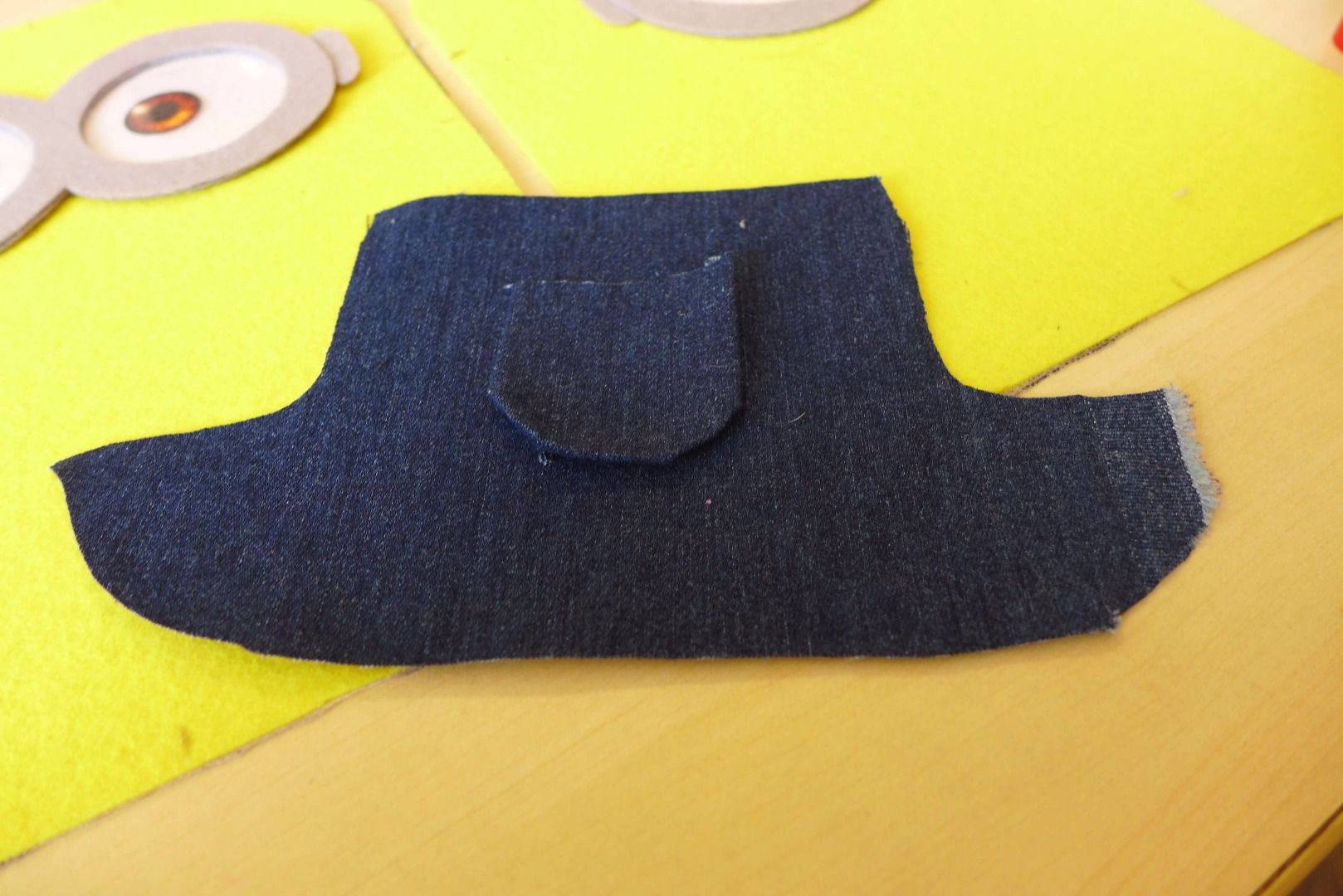 Minion Shoulder Bags : 11 Steps (with Pictures) - Instructables