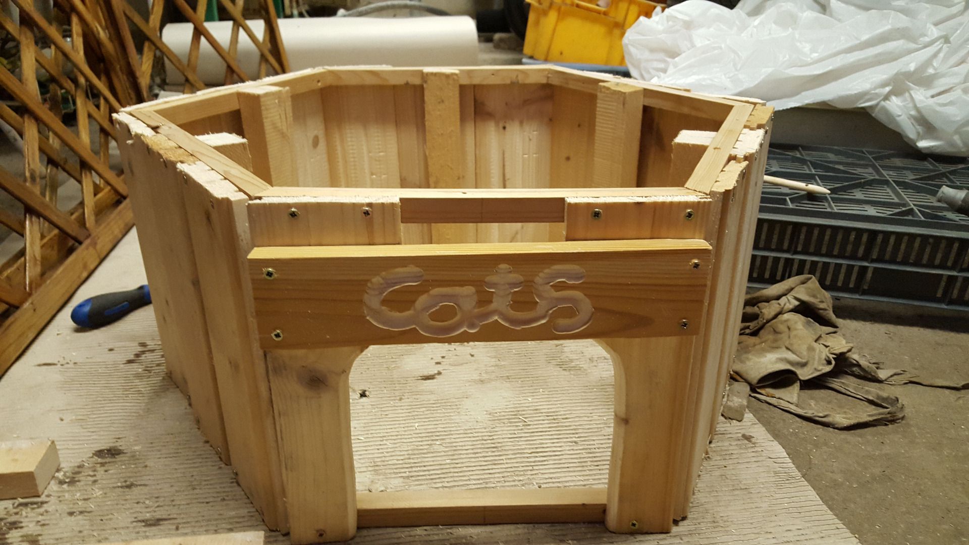 Double Floor Cat House : 11 Steps (with Pictures) - Instructables