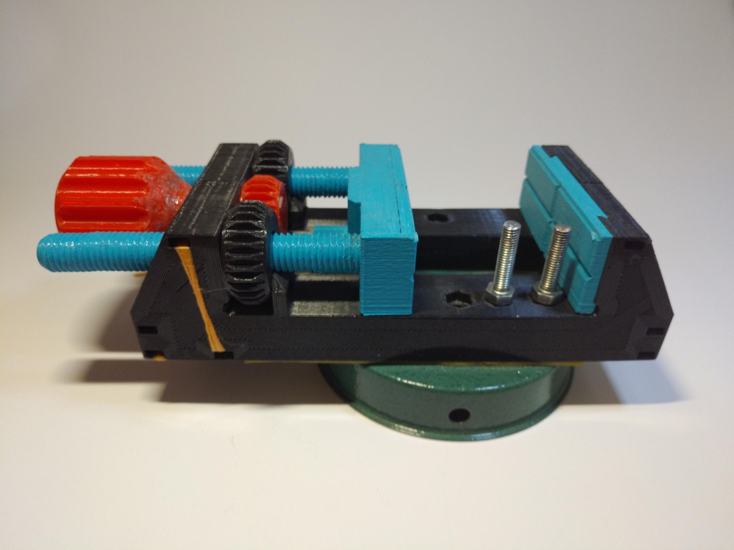 DIY Easy Bench Vise : 12 Steps - Instructables
