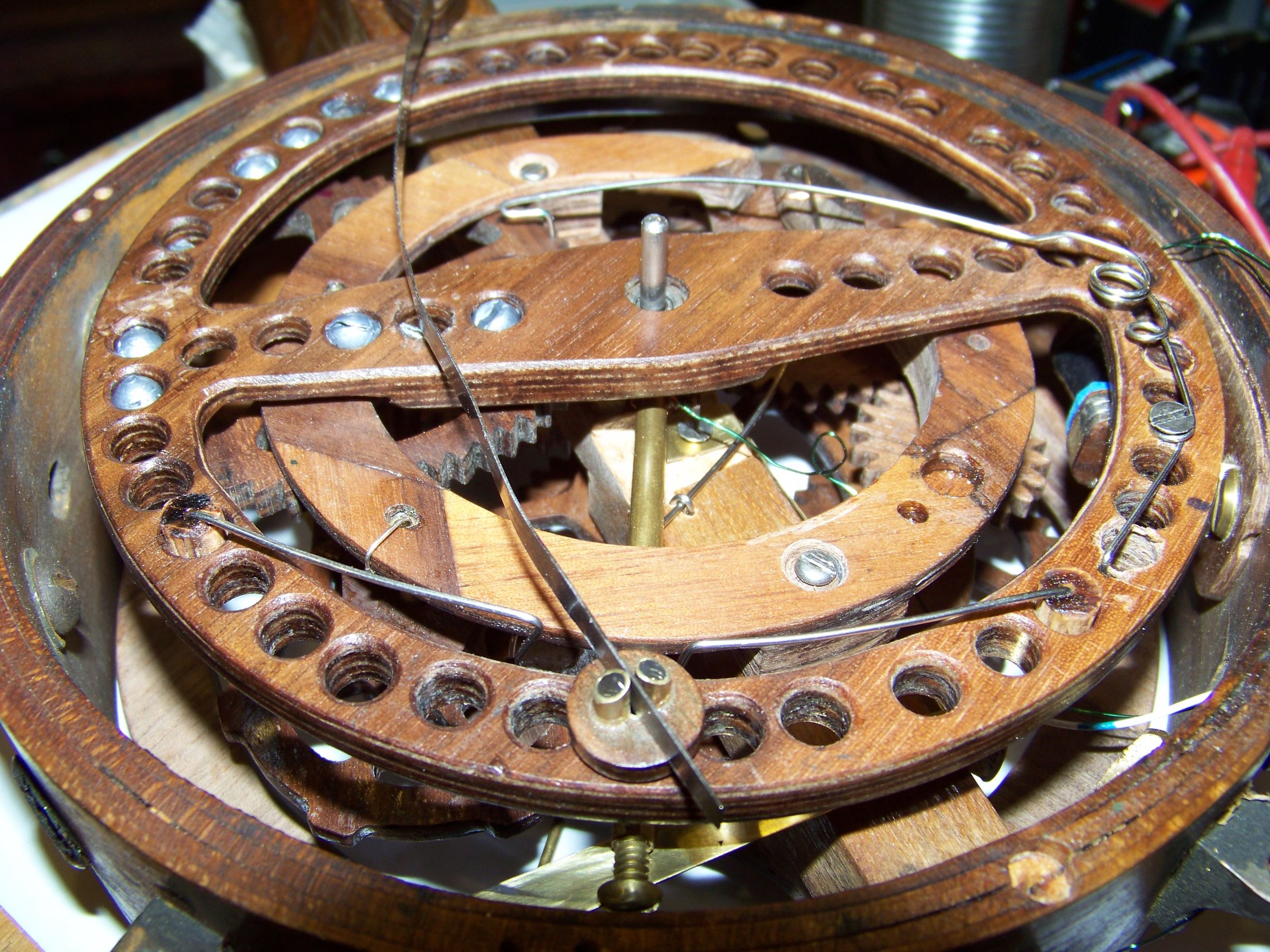 Wooden Gear Banjo Clock : 10 Steps (with Pictures) - Instructables