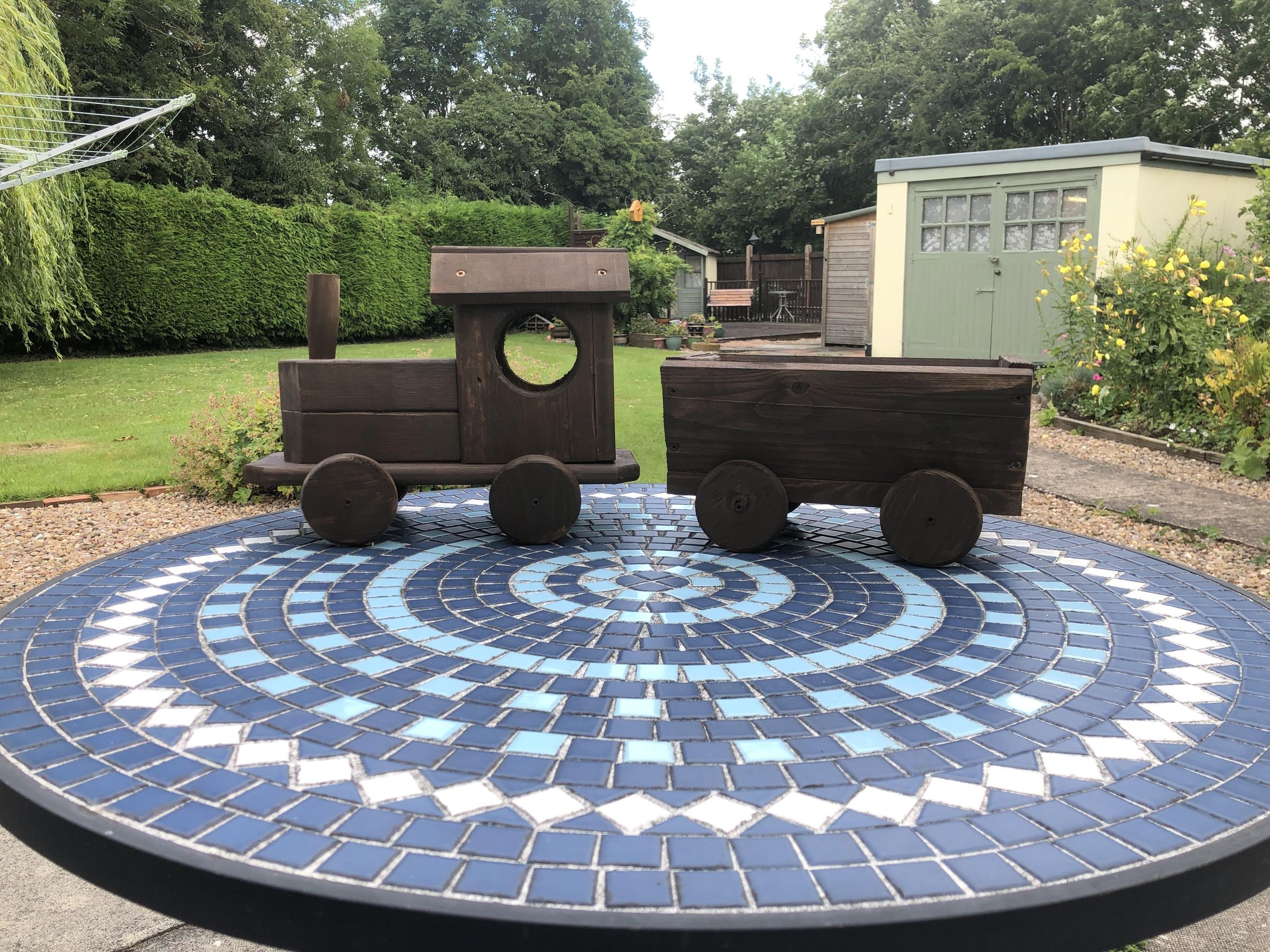 Upgrade Garden Wooden Loco With Coal Tender Planter : 5 Steps ...