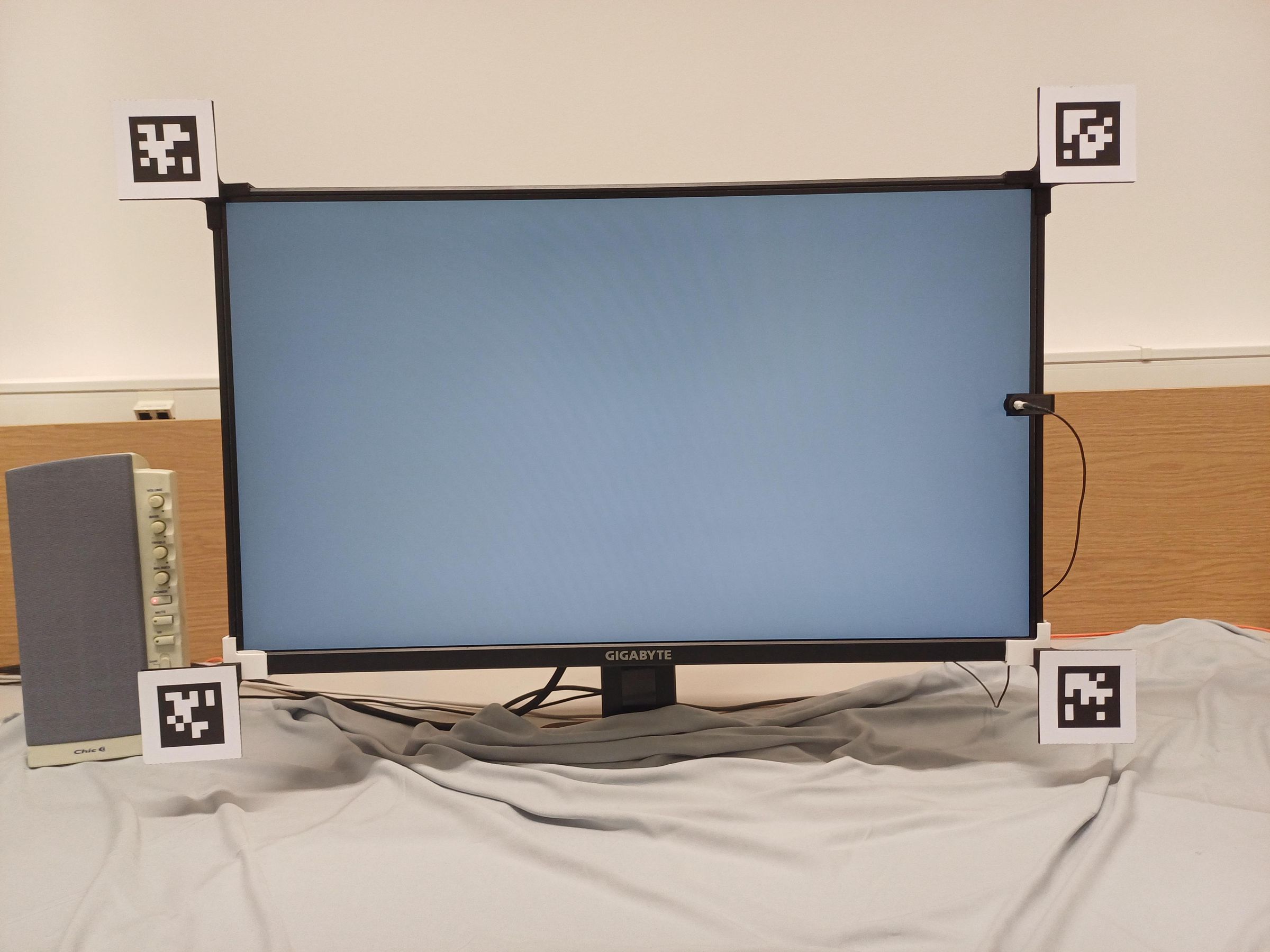 Mobile Eye-Tracking Display Setup With EEG Amplifier Photodiode ...