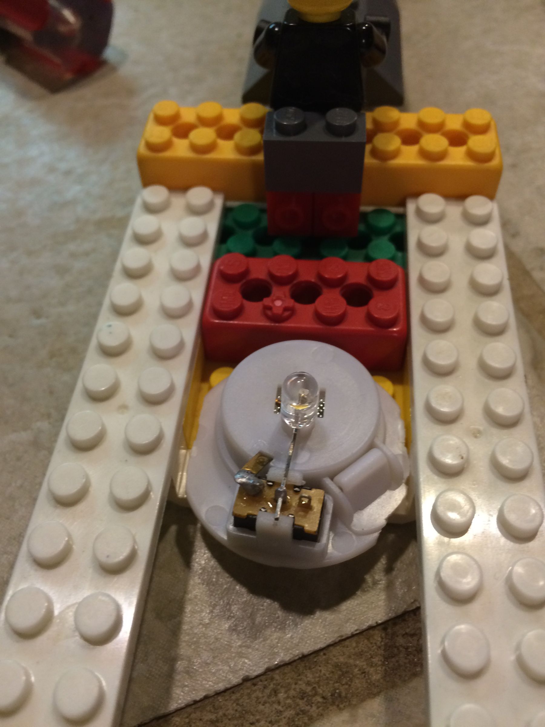 Lego Light Up Spacecraft : 8 Steps - Instructables