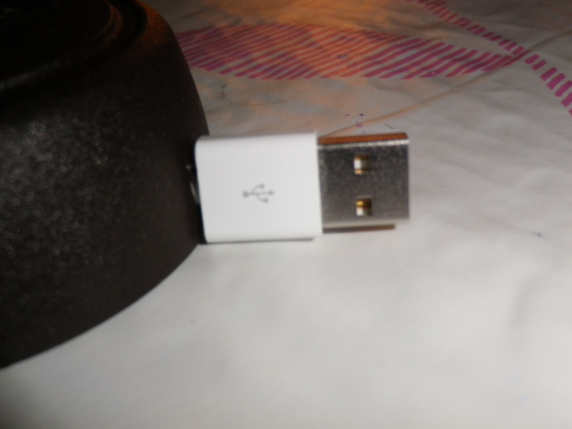 How to Create Ipod Touch/iphone Dock Easy : 3 Steps - Instructables