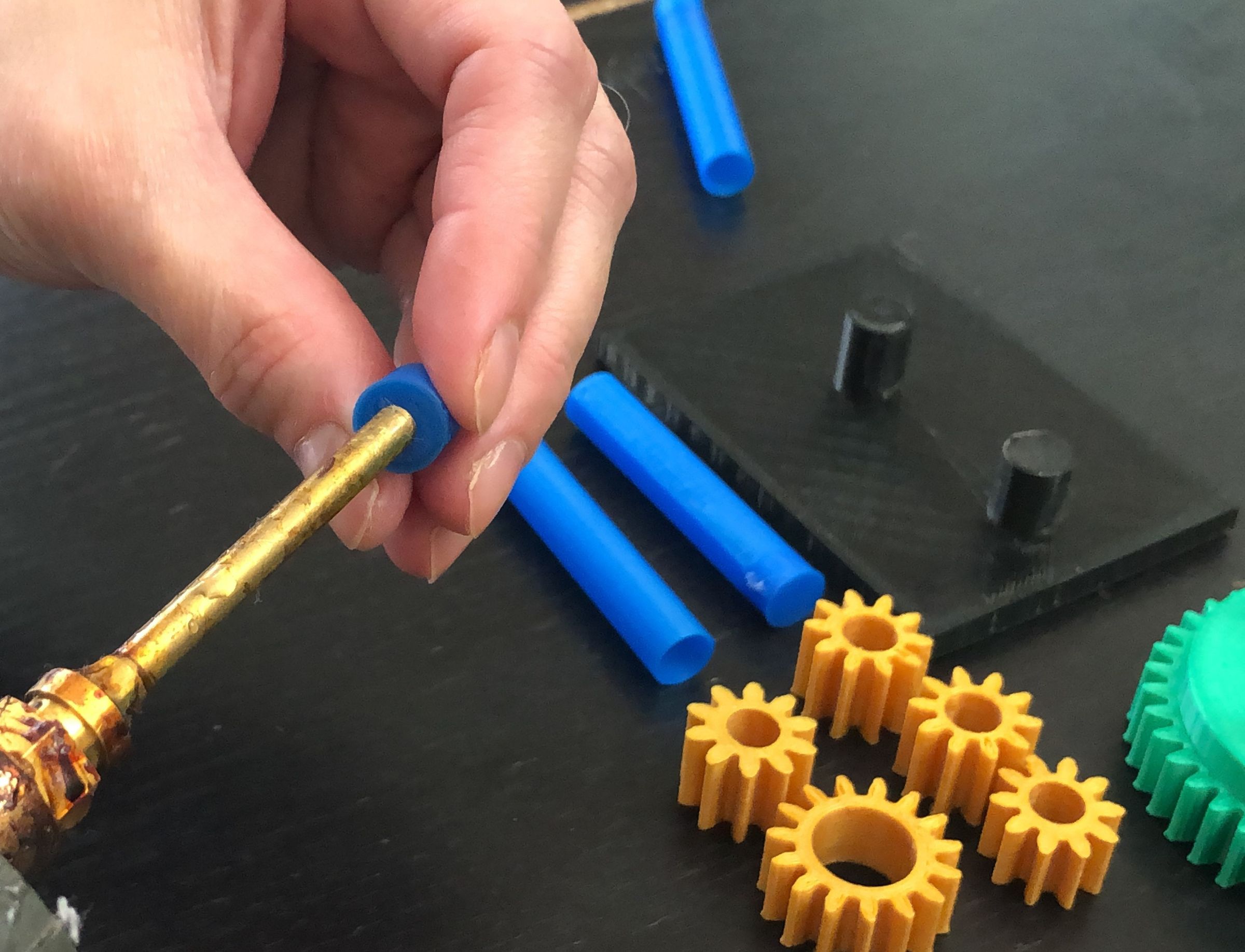 Simple Gear Mechanism (Move Things) : 23 Steps (with Pictures ...