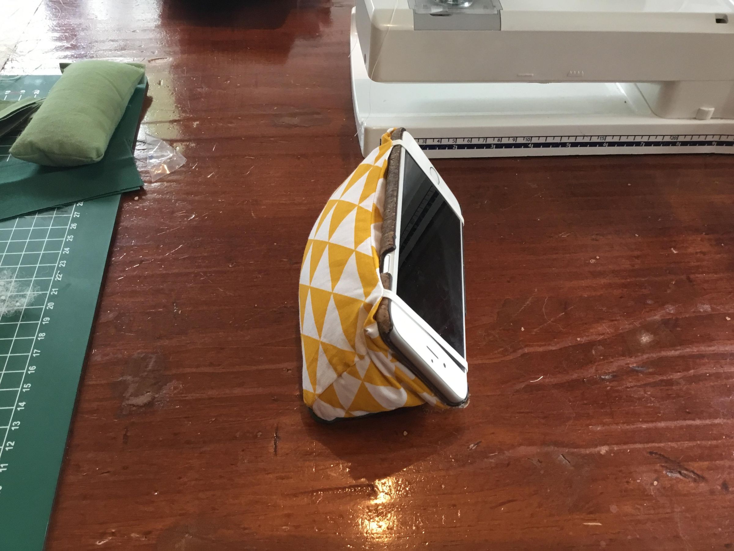 DIY Phone Holder | How to Sew a Triangular Stand for Your Mobile : 11 ...