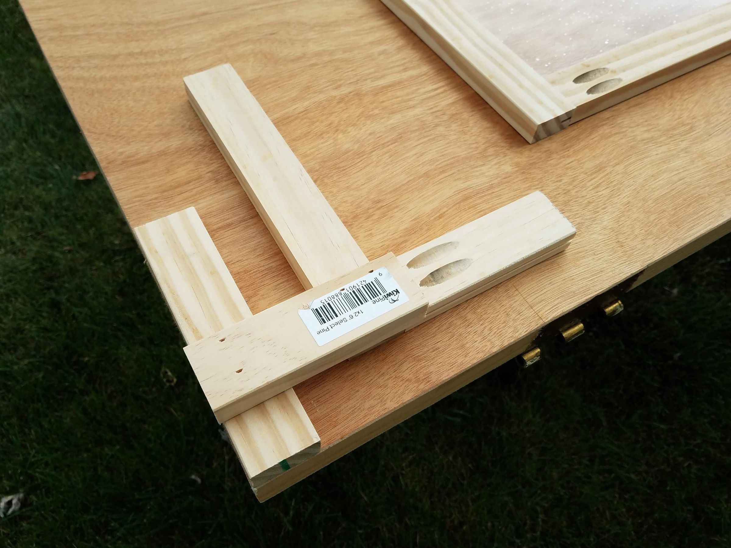 DIY Teacher Desk Shield for Writing Conferences : 7 Steps (with ...