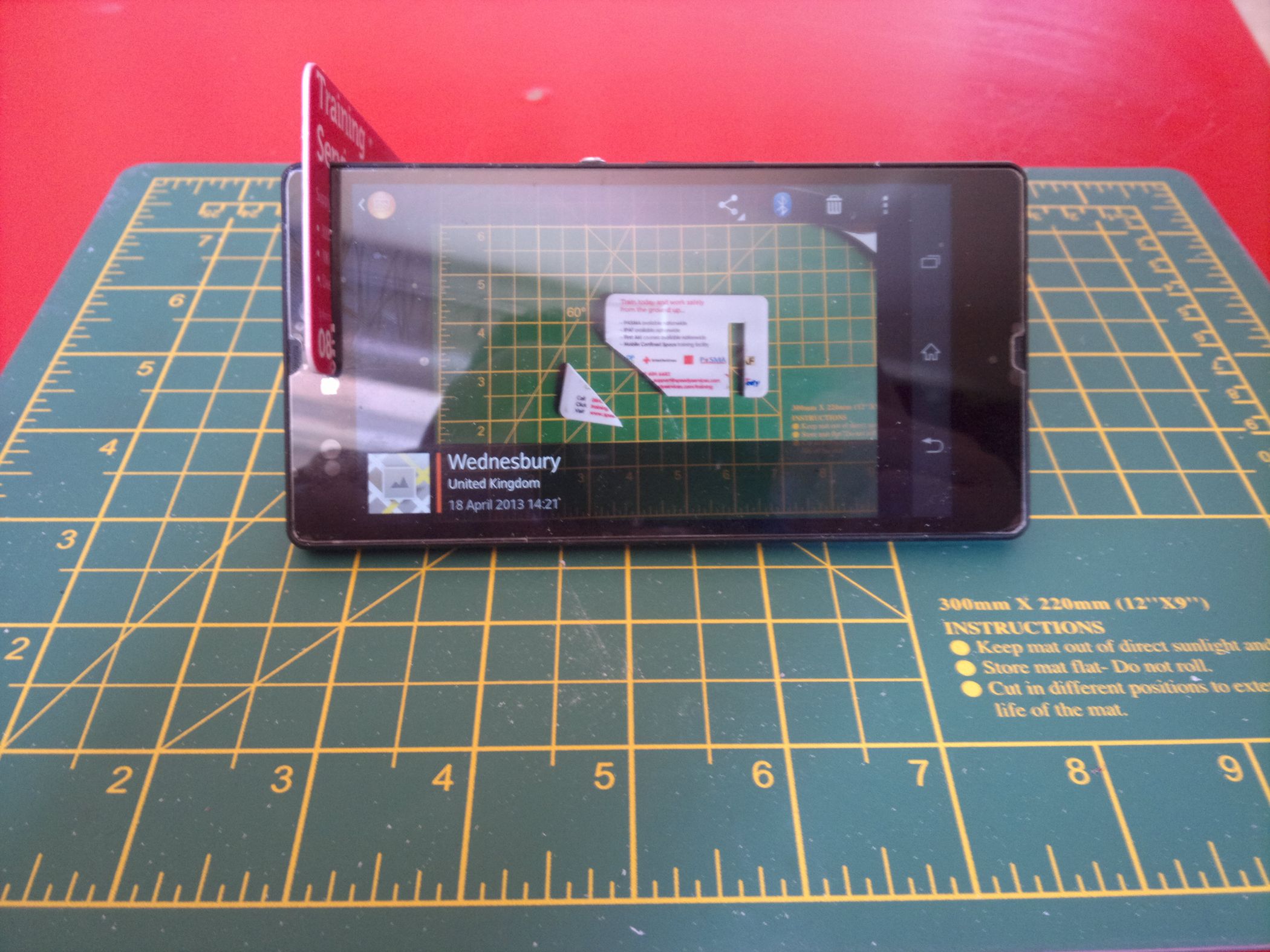 The Easy Credit Card Phone Stand : 5 Steps (with Pictures) - Instructables