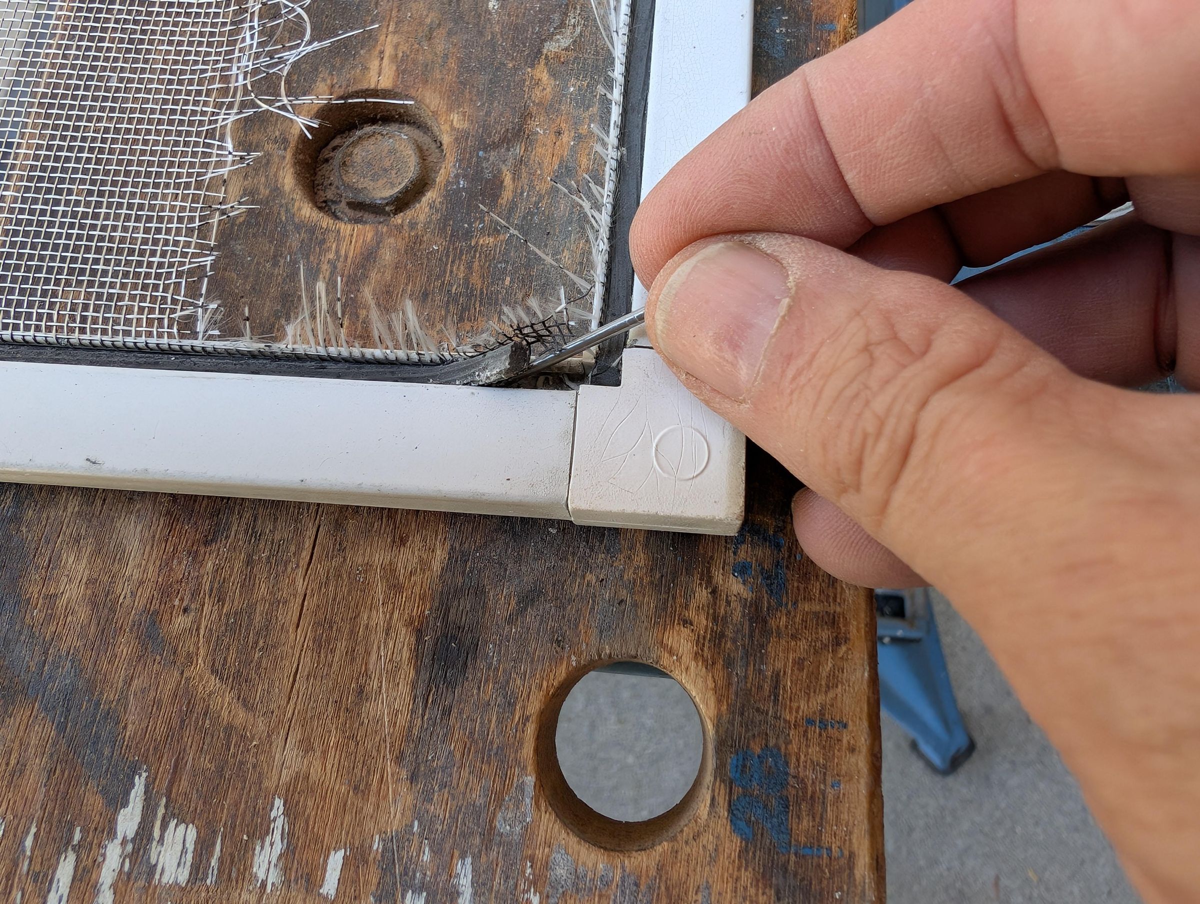 DIY Screen Repair: Easy Fix That Saves You Serious Cash : 6 Steps (with ...