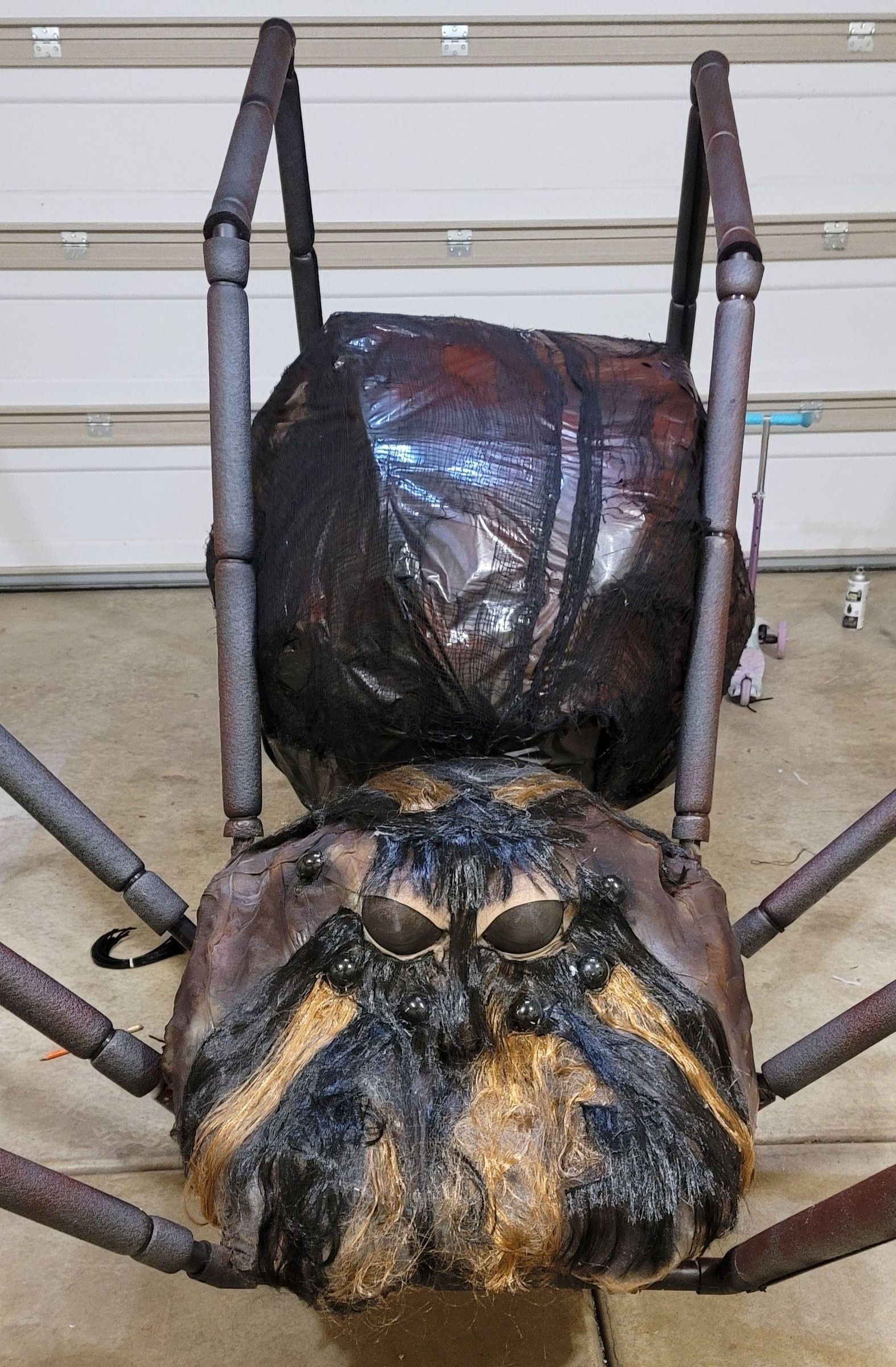 GIANT Realistic Halloween Spider Decoration : 7 Steps (with Pictures ...