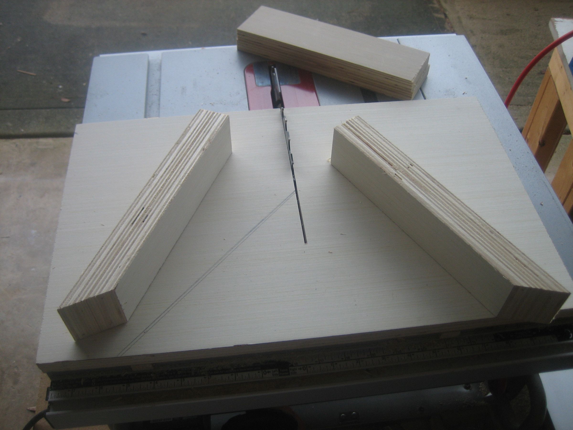 MITER SLED FOR SMALL TABLE SAW : 7 Steps - Instructables