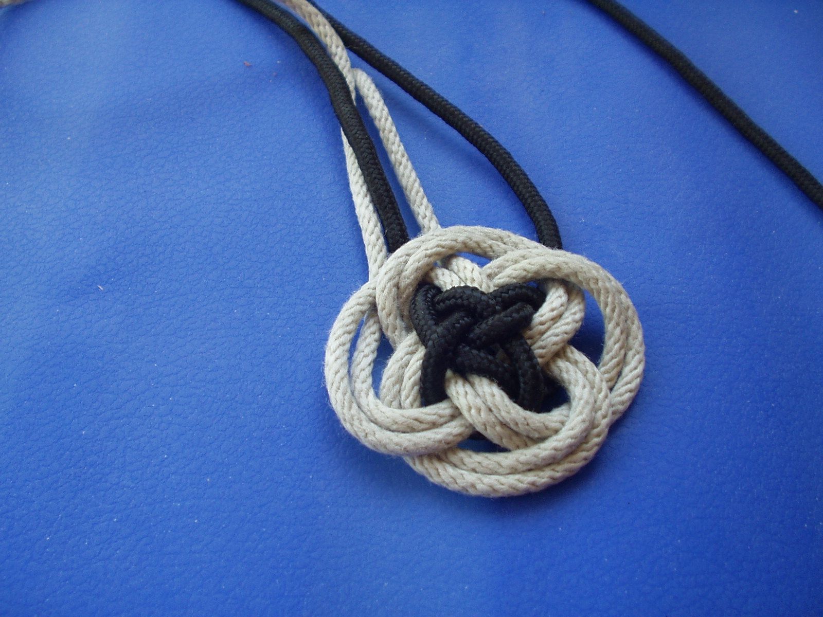 Interwoven Turks Head Knots : 14 Steps (with Pictures) - Instructables