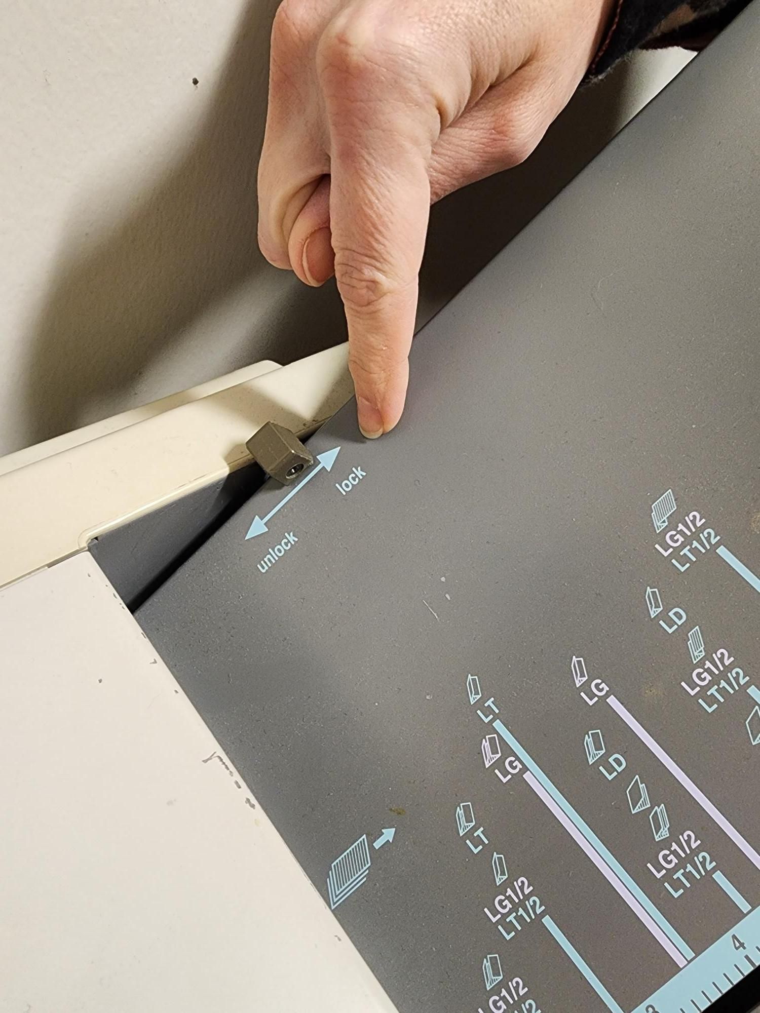 How to Create a "Z-Fold" Using a Duplo DF-520 Folding Machine : 9 Steps ...