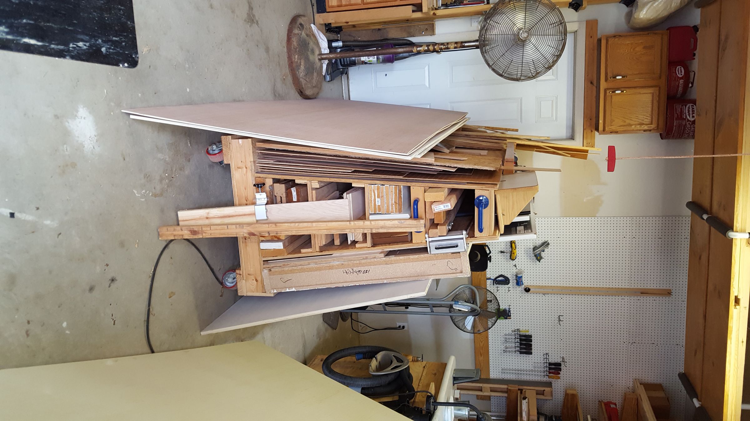 Mega Desk for 3 People : 10 Steps (with Pictures) - Instructables