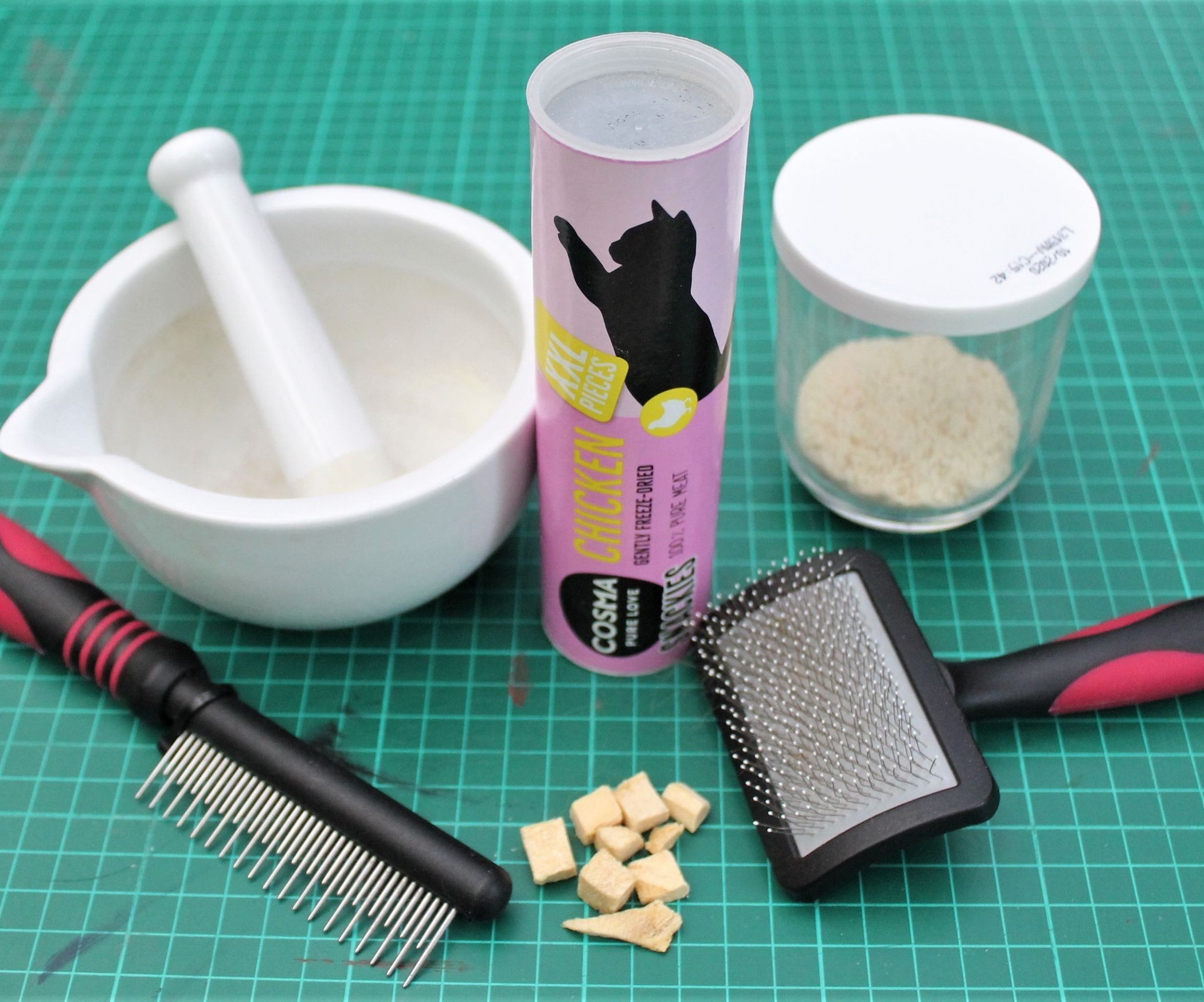 Freeze Dried Powder for an Easier Brushing Session With Your Cat : 4 ...