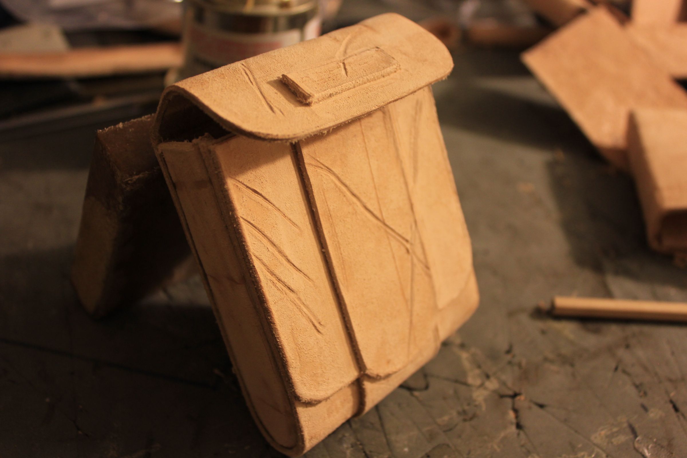 Leather Pouch Tutorial & Intro to Basic Leather Working : 11 Steps ...