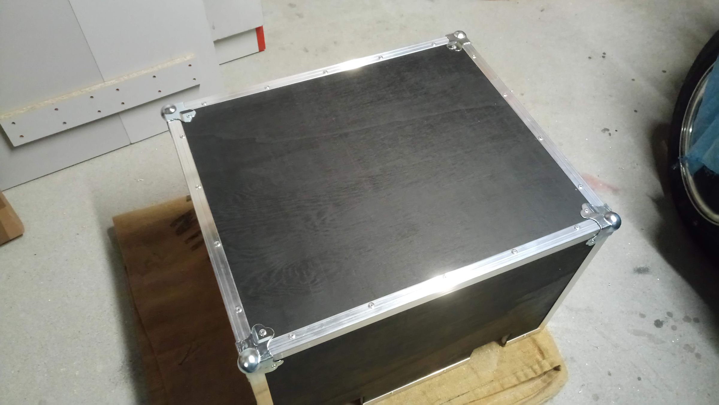 Making of a DIY Flightcase : 9 Steps (with Pictures) - Instructables