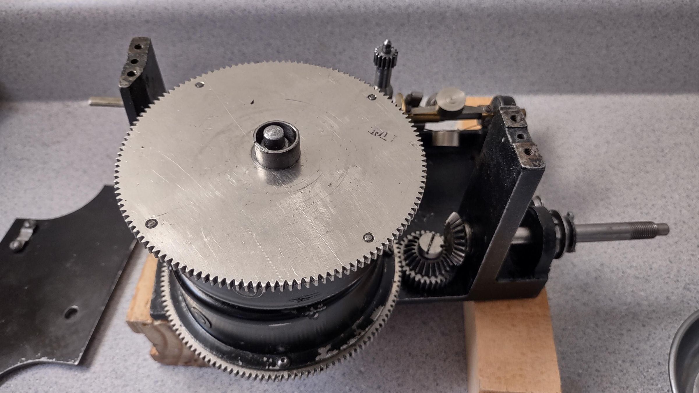 Antique Phonograph Spring Motor Restoration Using 3D Printed Parts : 4 ...