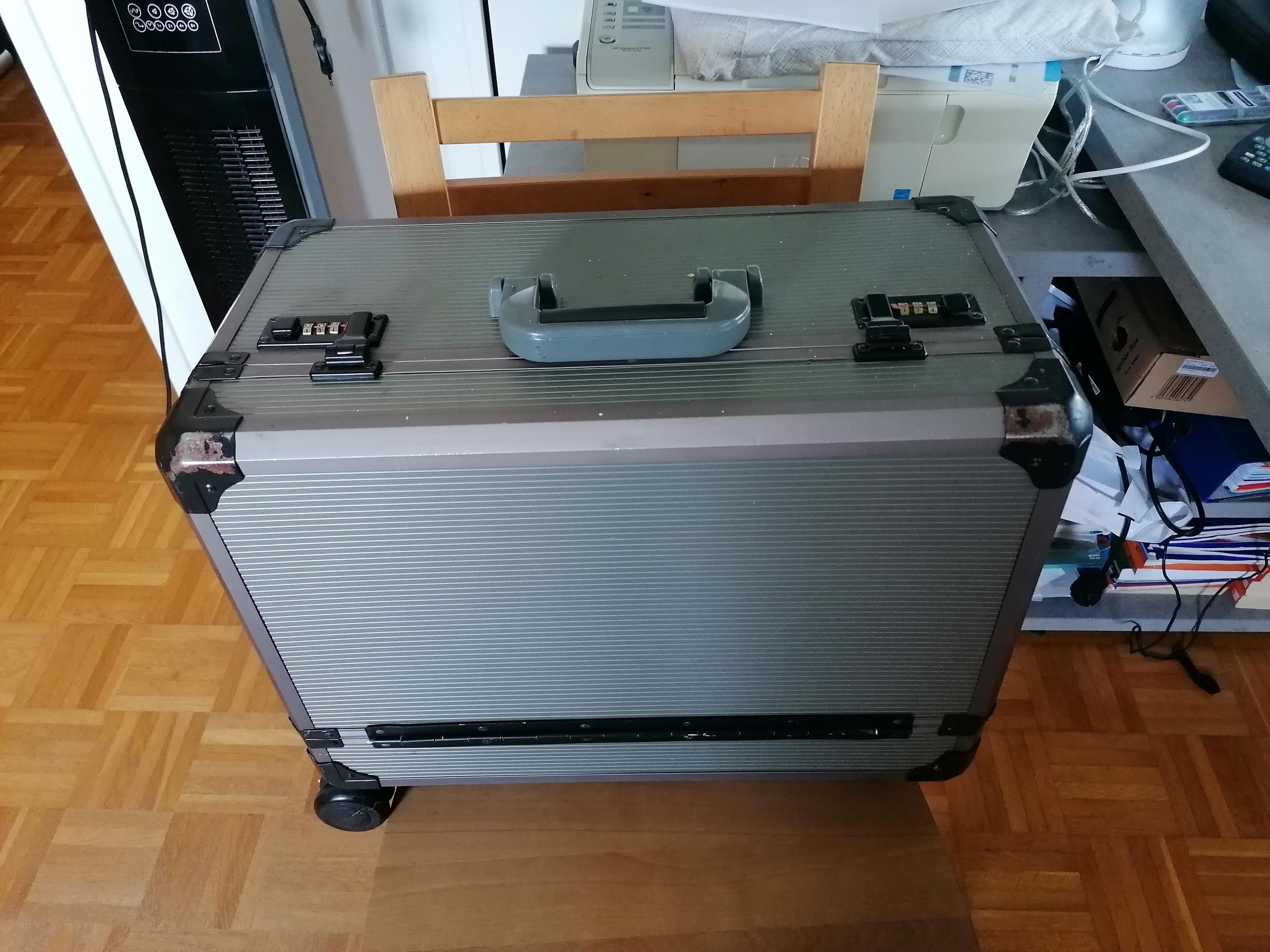 Convert Old Toolcase to Mobile Electronics Workstation : 3 Steps ...