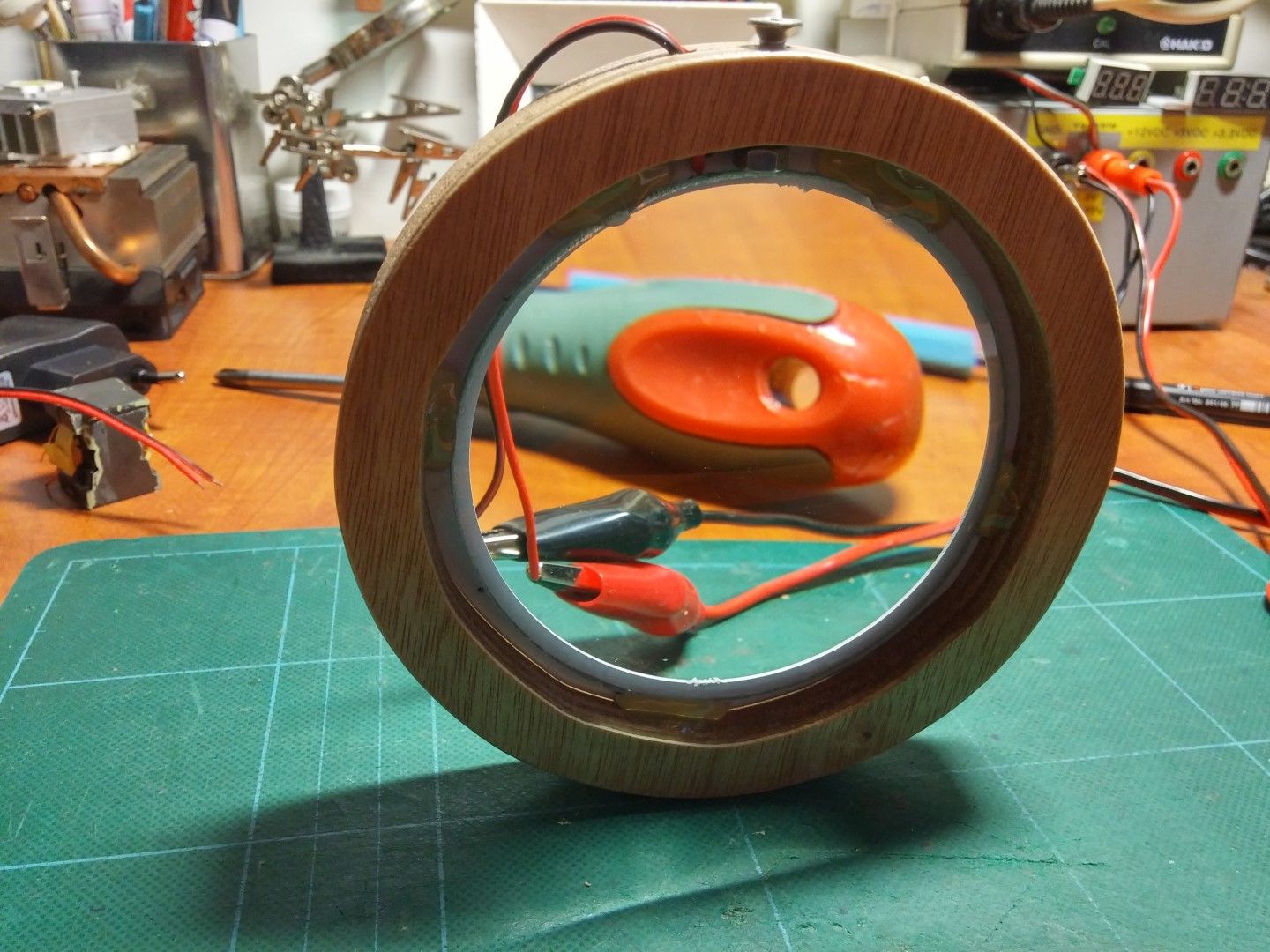 DIY Desktop LED Magnifier Lamp : 8 Steps (with Pictures) - Instructables