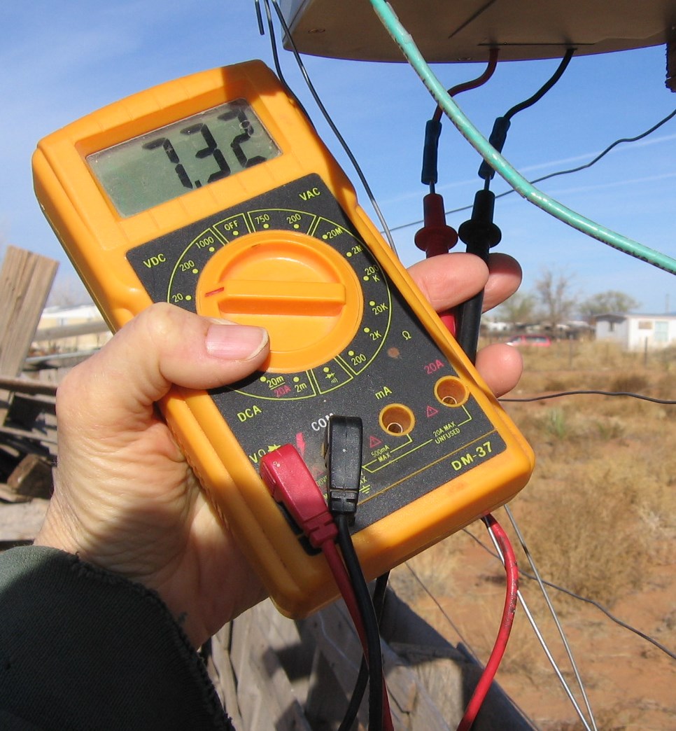 Testing electric fence with voltmeter store